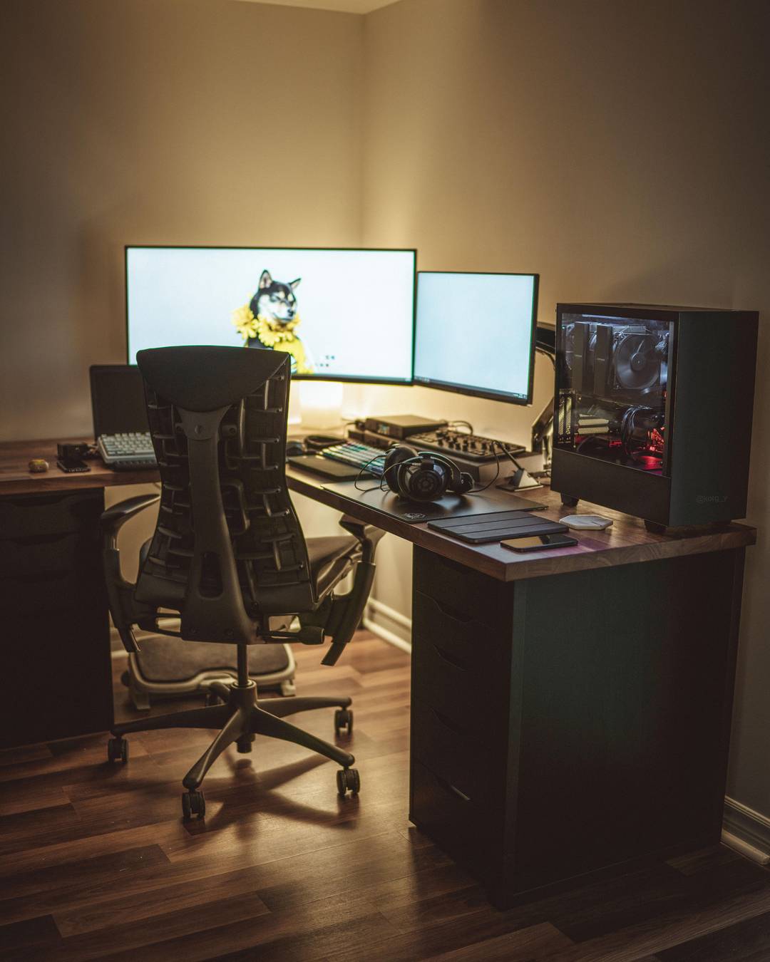 Here's my Plain Vanilla, Work and Gaming Setup | Scrolller