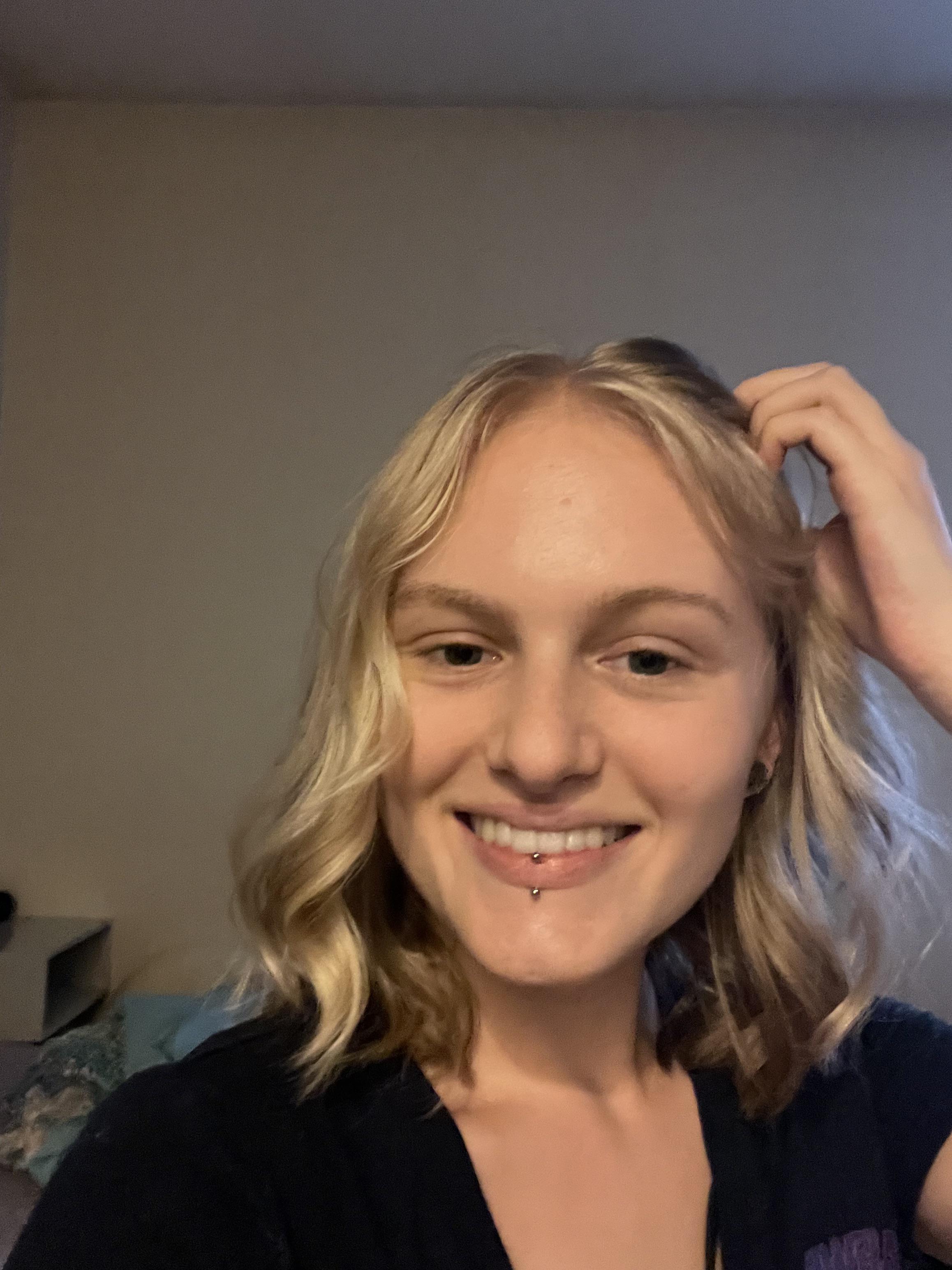21F I hope everyone is having a great day! | Scrolller