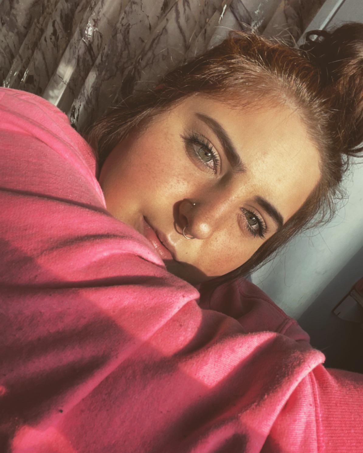 Hey! How was everyone's Tuesday? ☺️ (F24) | Scrolller