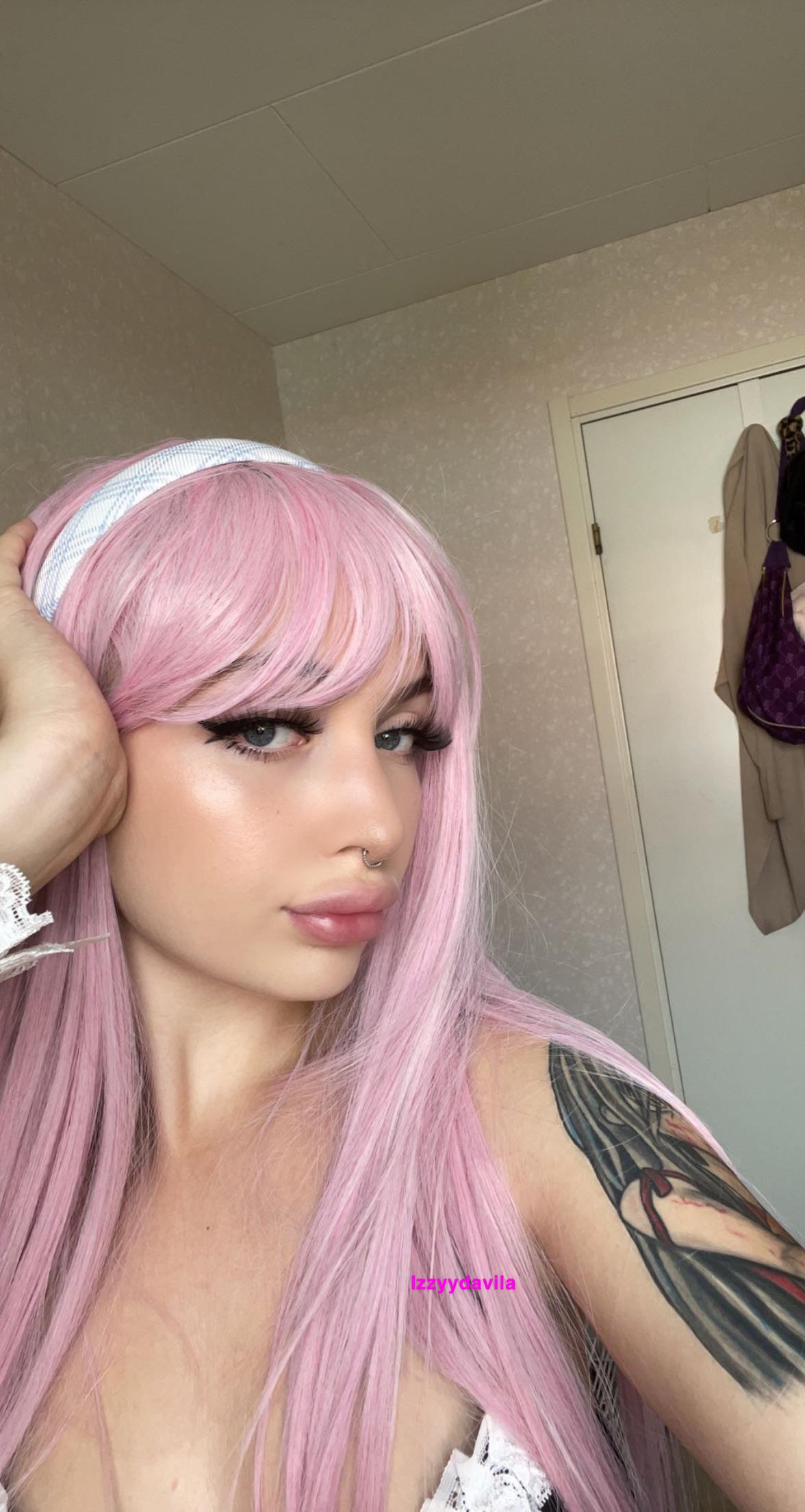 Hey Izzy here ️ | Scrolller