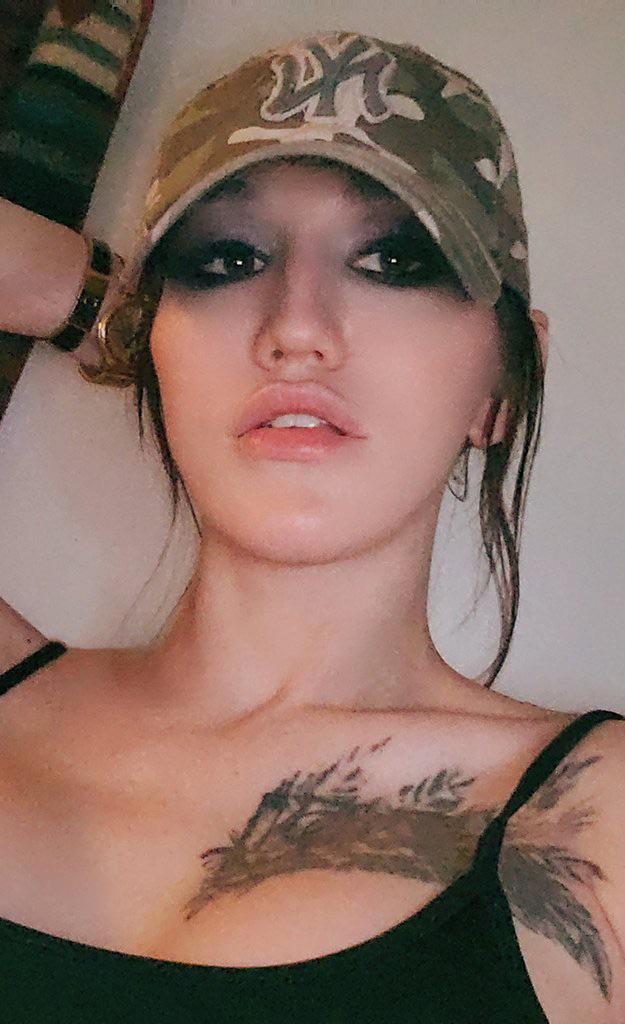 Hey ladies | Scrolller