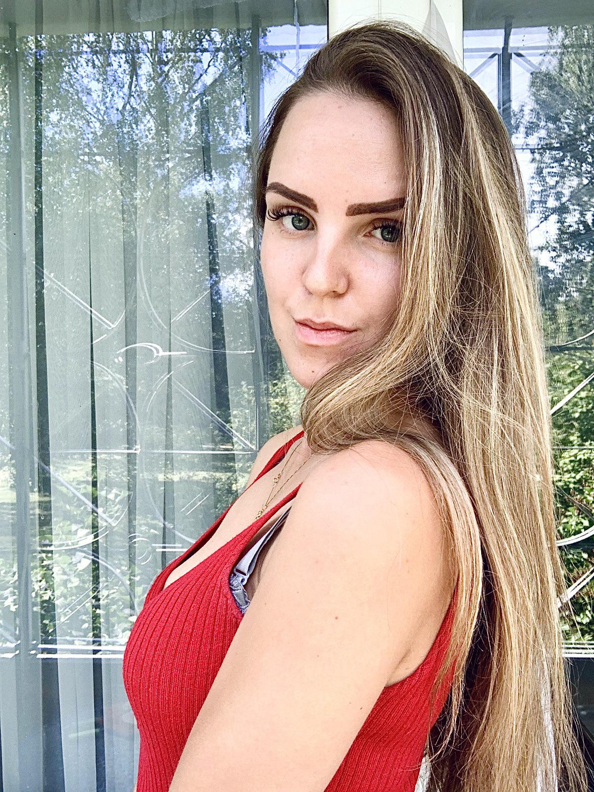 Hey! Let’s talk :) [24] | Scrolller