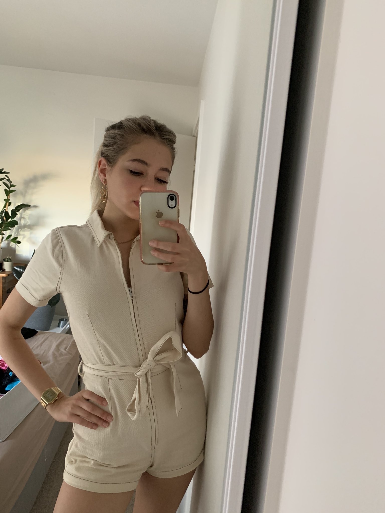 Hey sissies and slaves willing to be used by a goddess should dm me Kik katekelvin090 | Scrolller