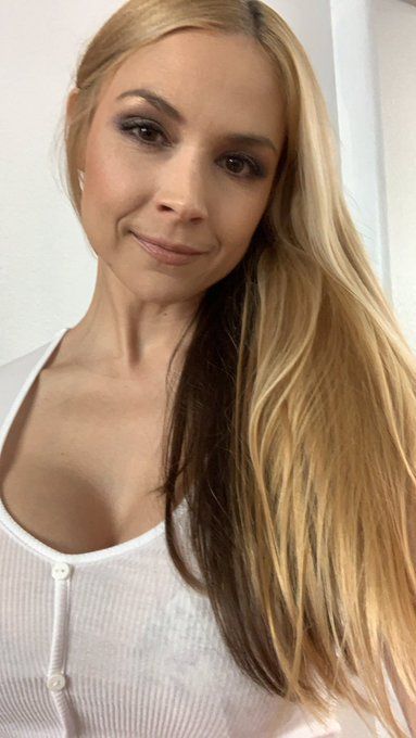 Hey sissies some hard tasks now kik:mssarahvandella | Scrolller