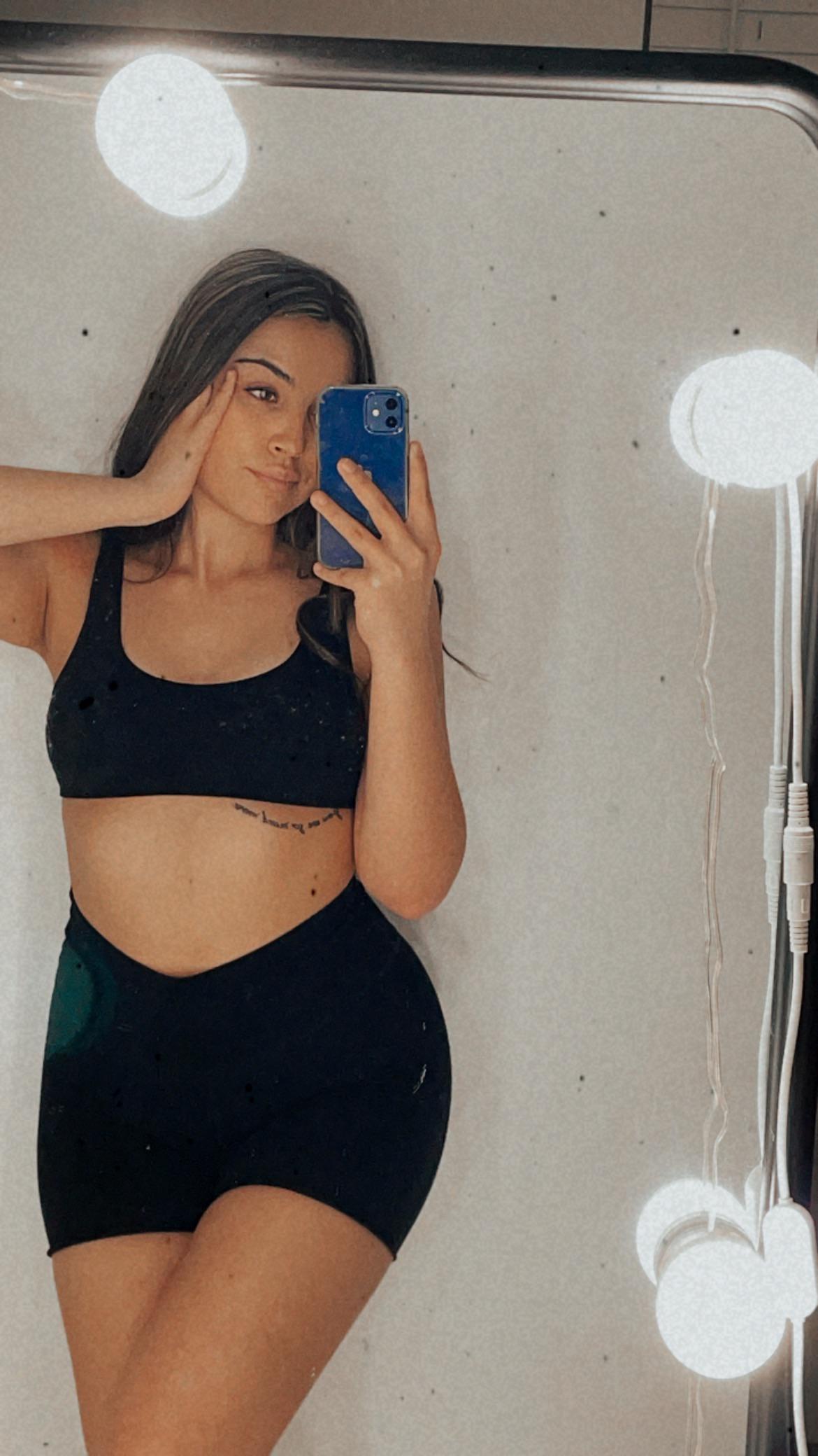 Hi 😇 [24] | Scrolller