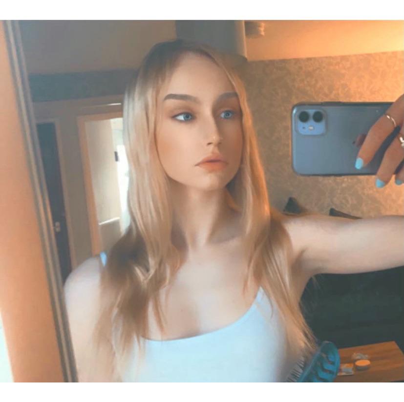 Hi again 24f | Scrolller