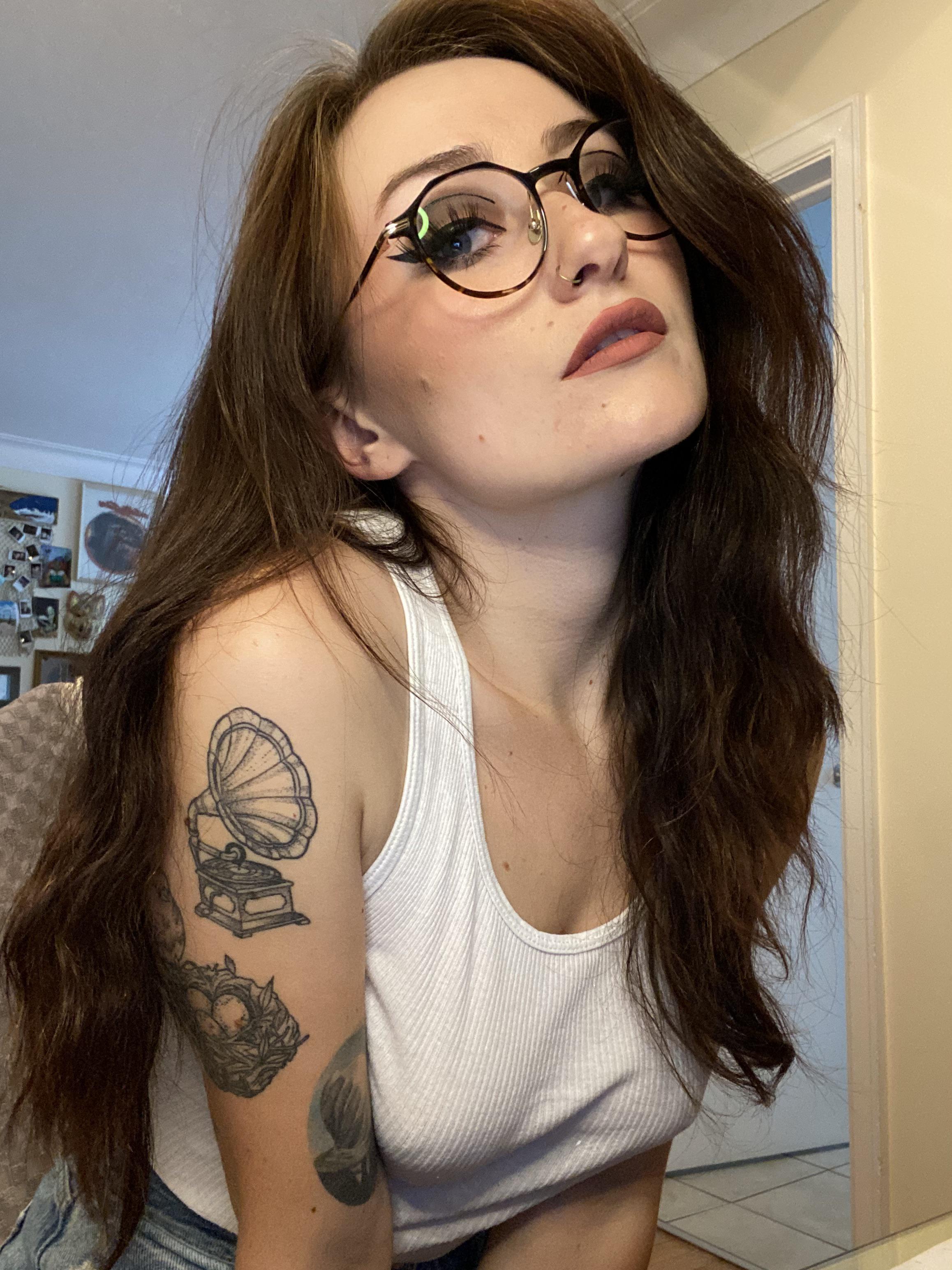 Hi friends ️ (20F) | Scrolller