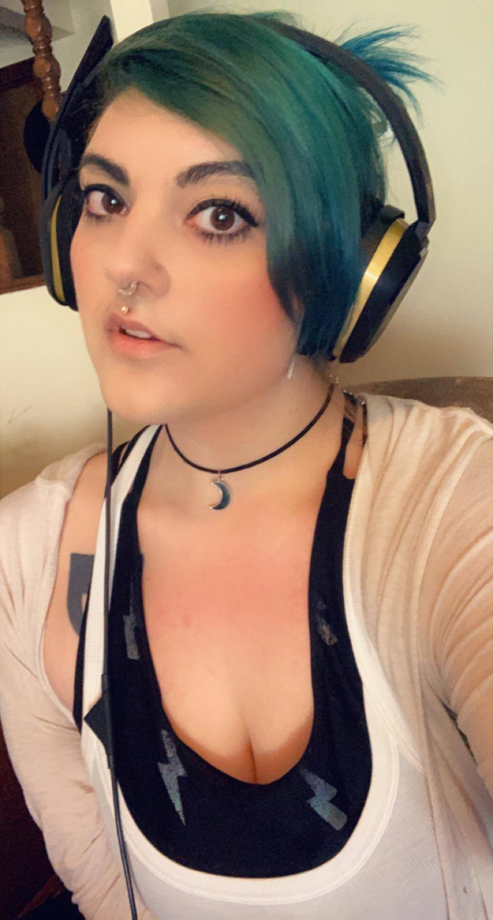 Hi friends | Scrolller