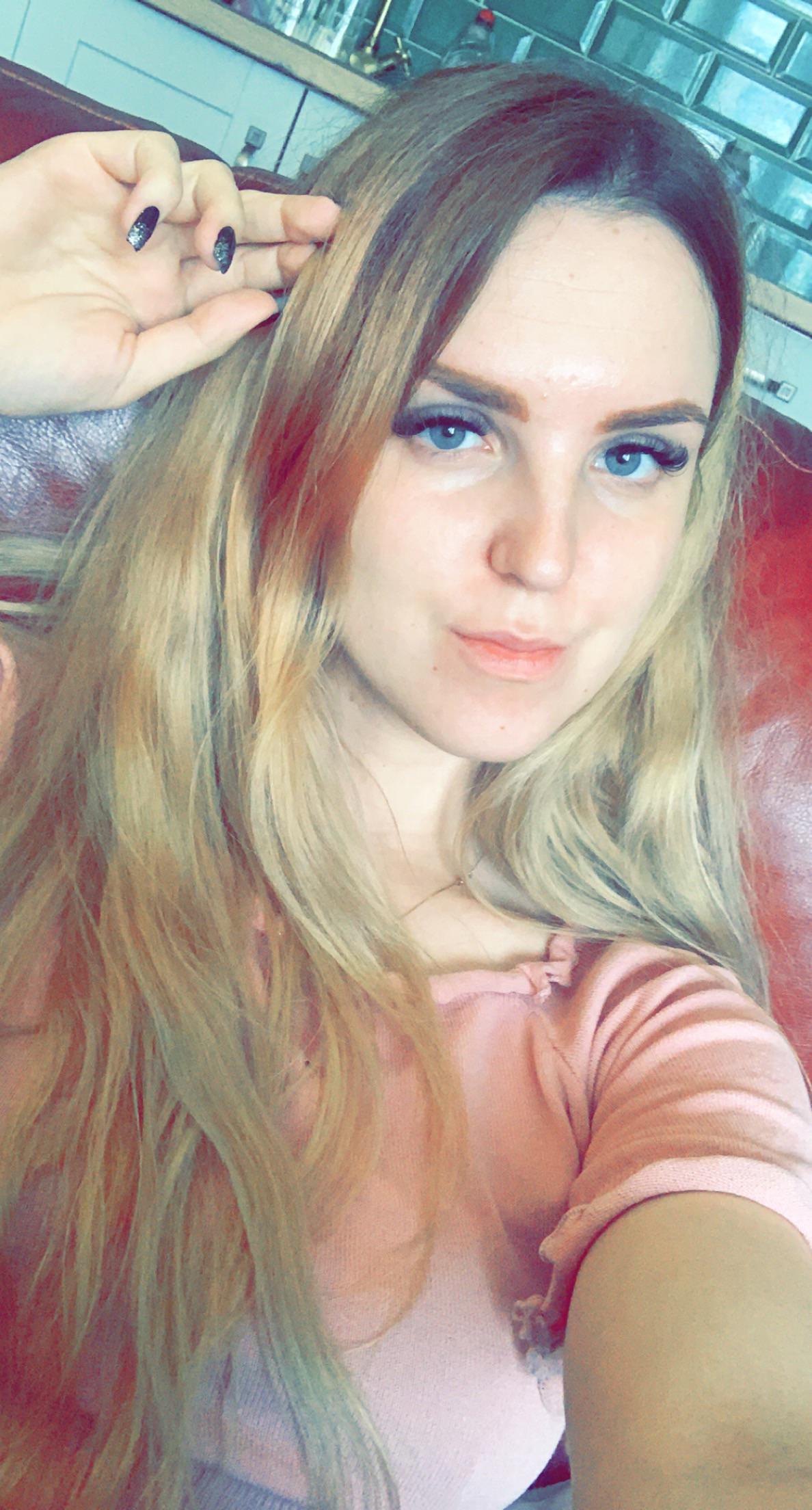 Hi, from London 🙈 | Scrolller