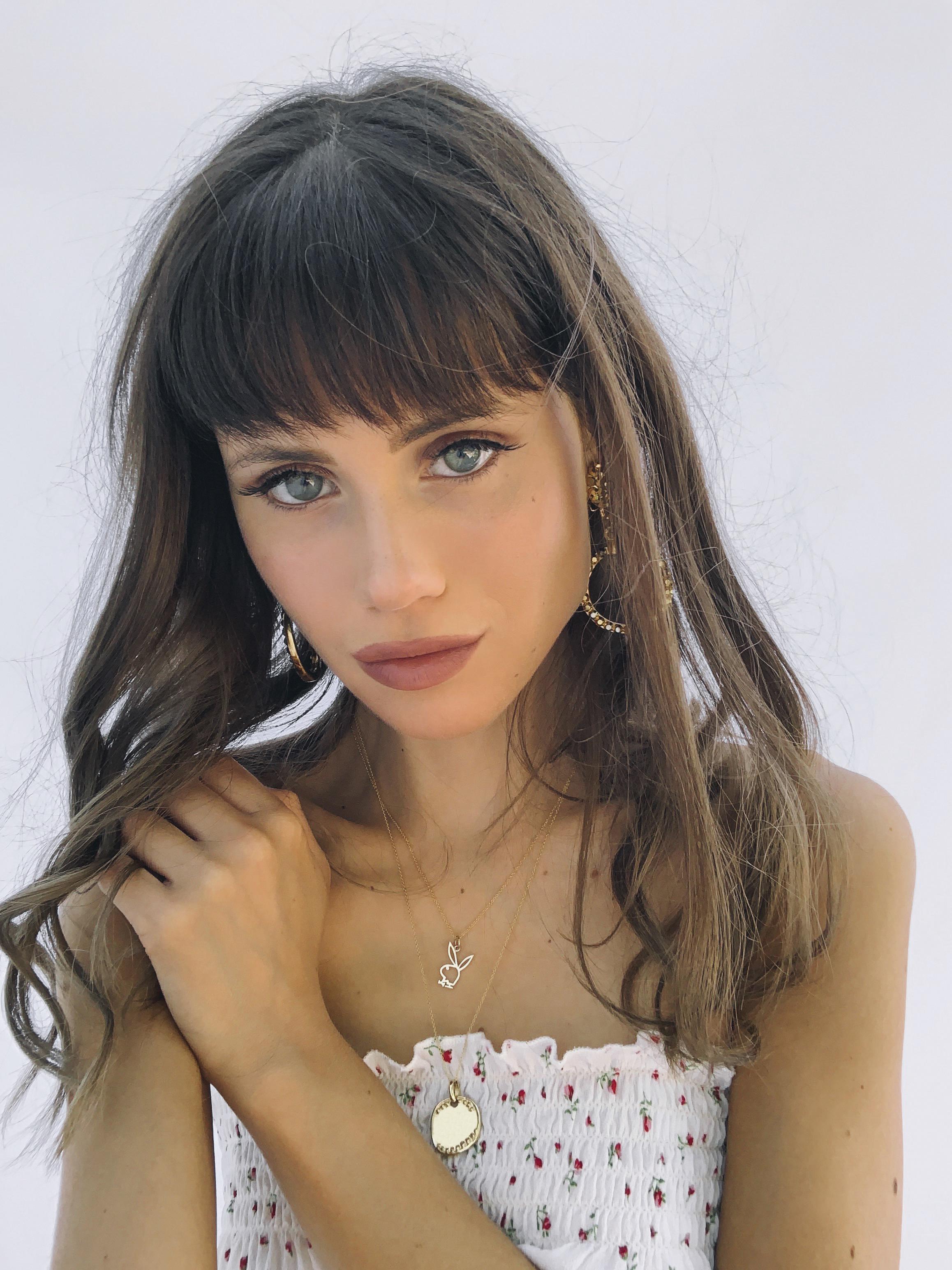 Hi, here's my face. | Scrolller