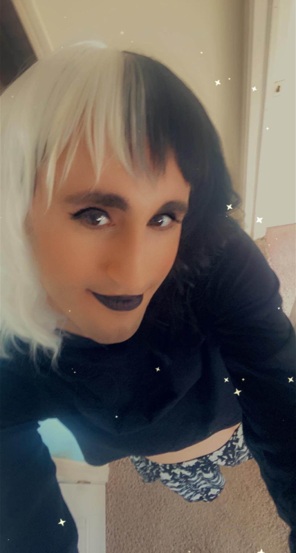 Hi! I’m Elizabeth! Have a great week! 😊 | Scrolller