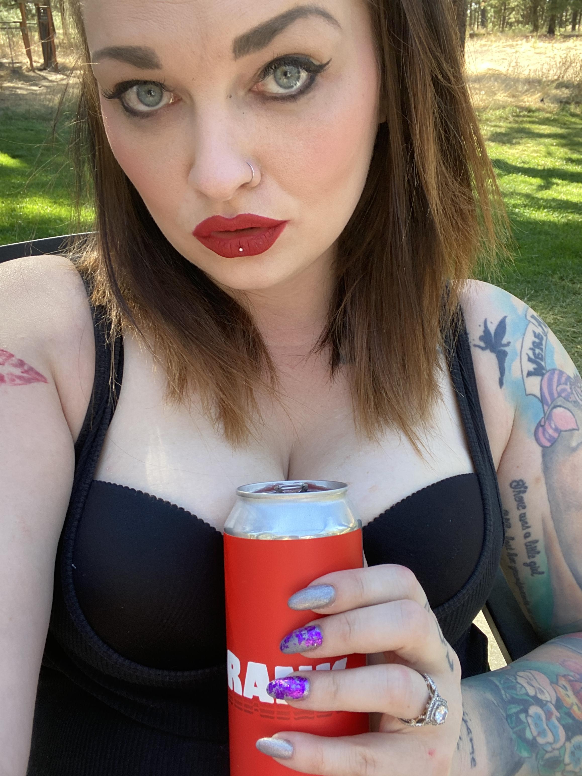 Hi! New to Reddit! Excited to share my photos with you! My new OnlyFans ...