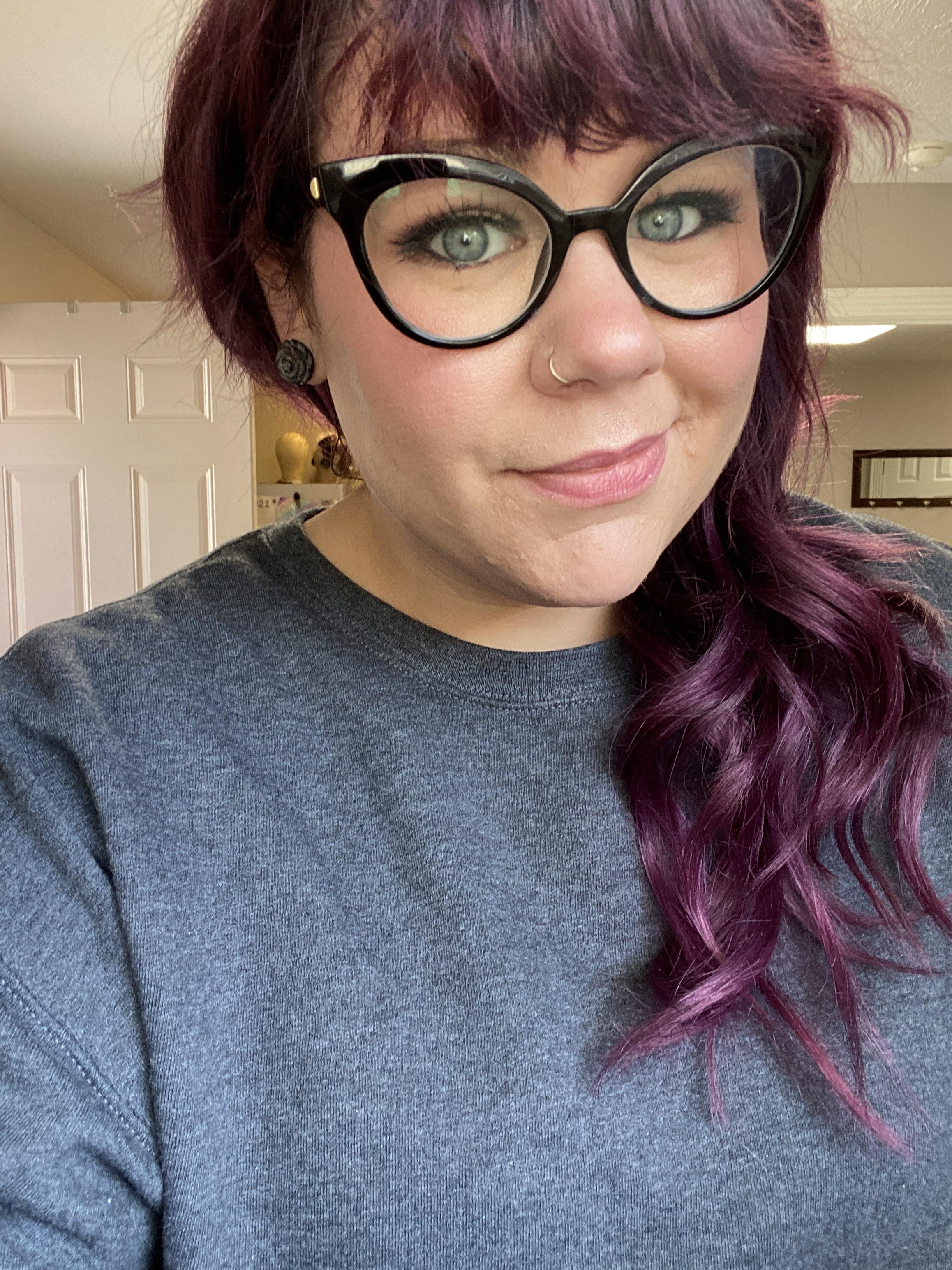 Hi stranger! lets see what your first impression is | Scrolller