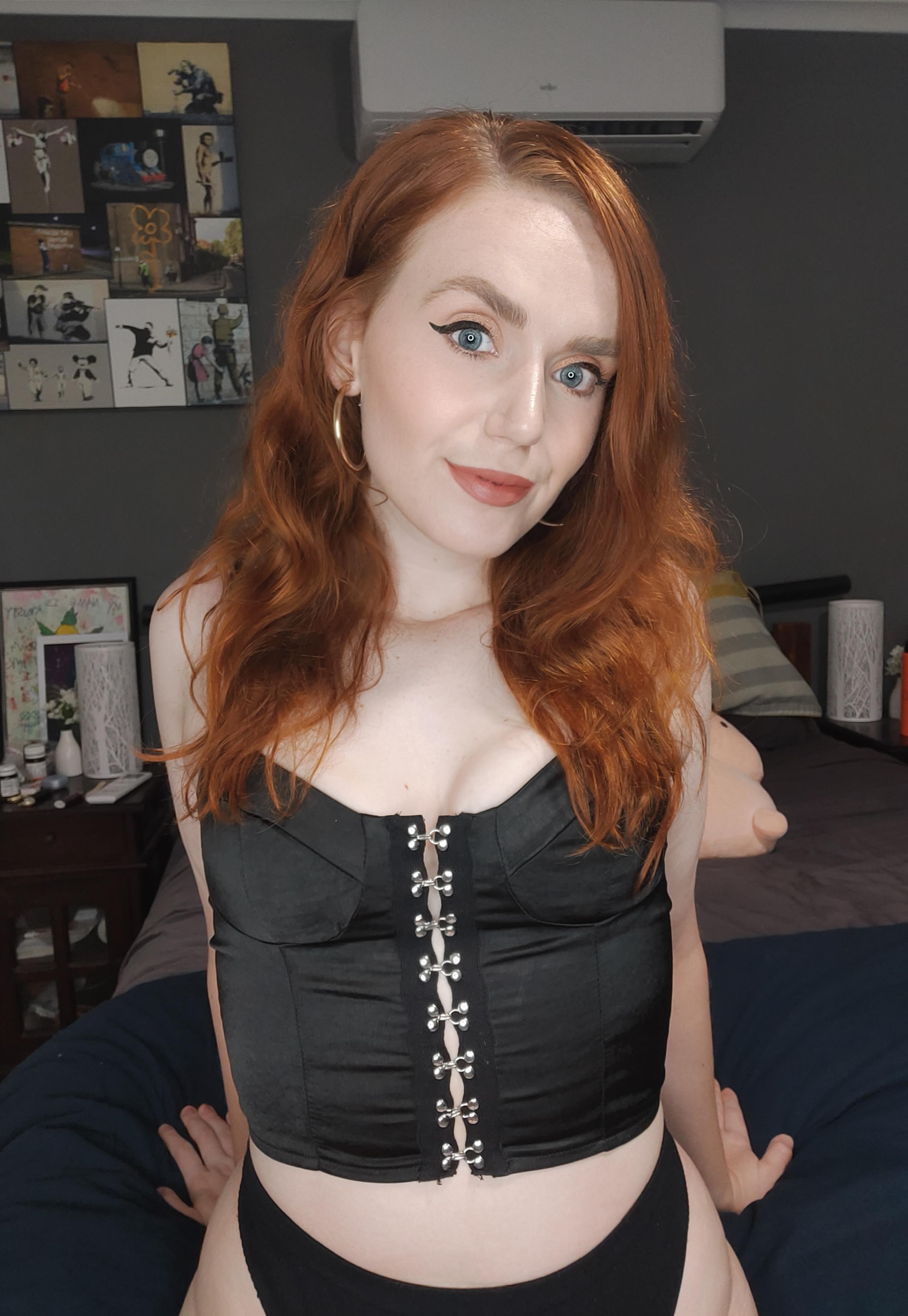 Mmmm hi 😌👄👅 | Scrolller