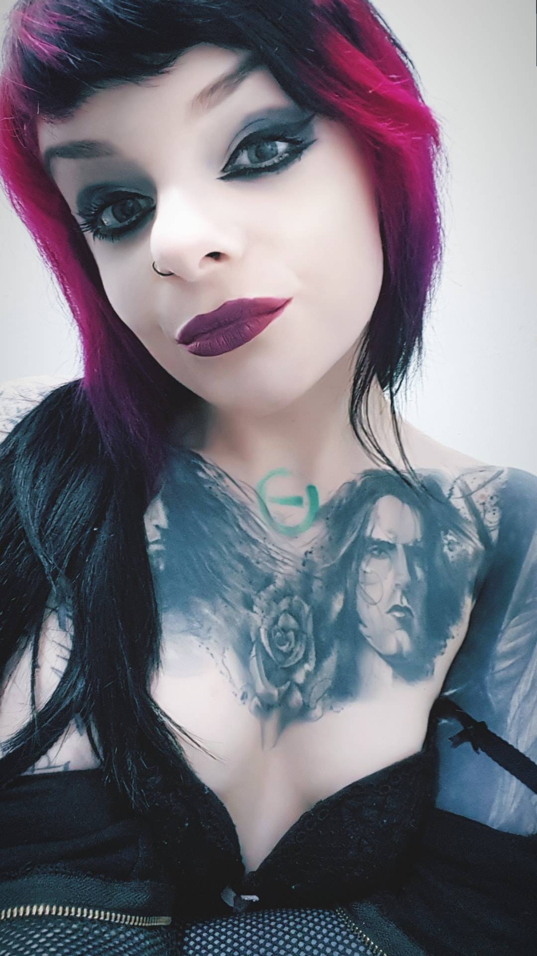 Hi there 💋🖤 | Scrolller