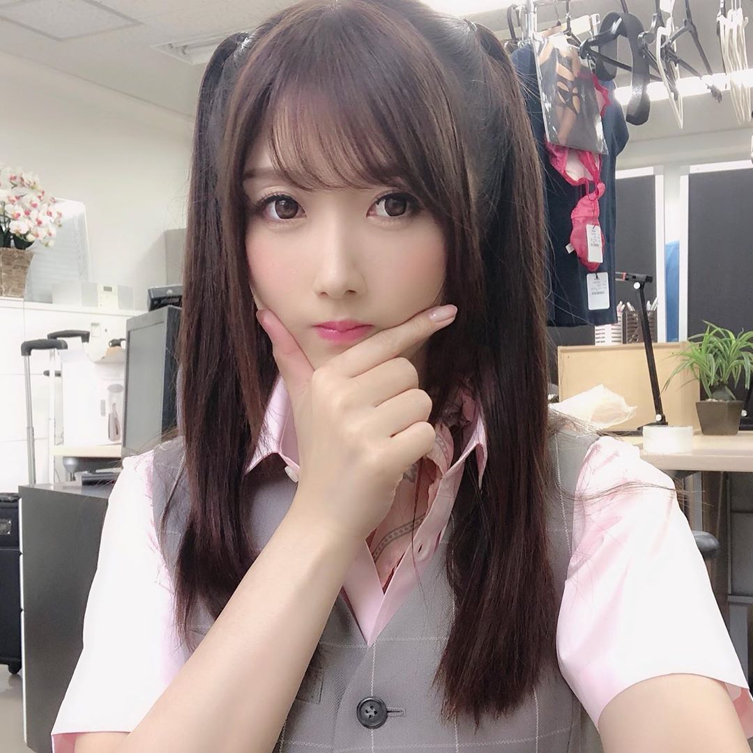 Hibi Think | Scrolller