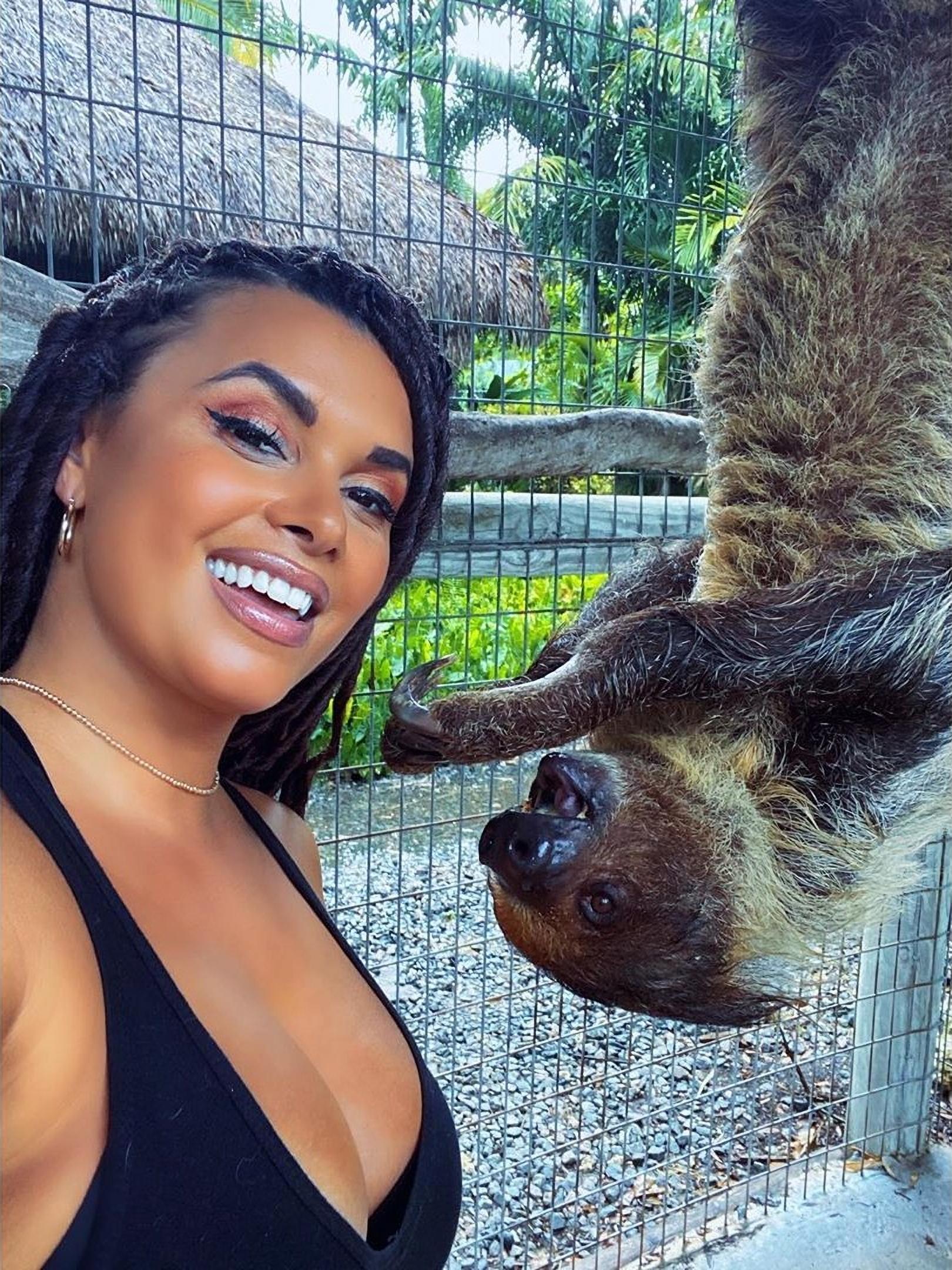 Higher resolution cleavage pic | Scrolller