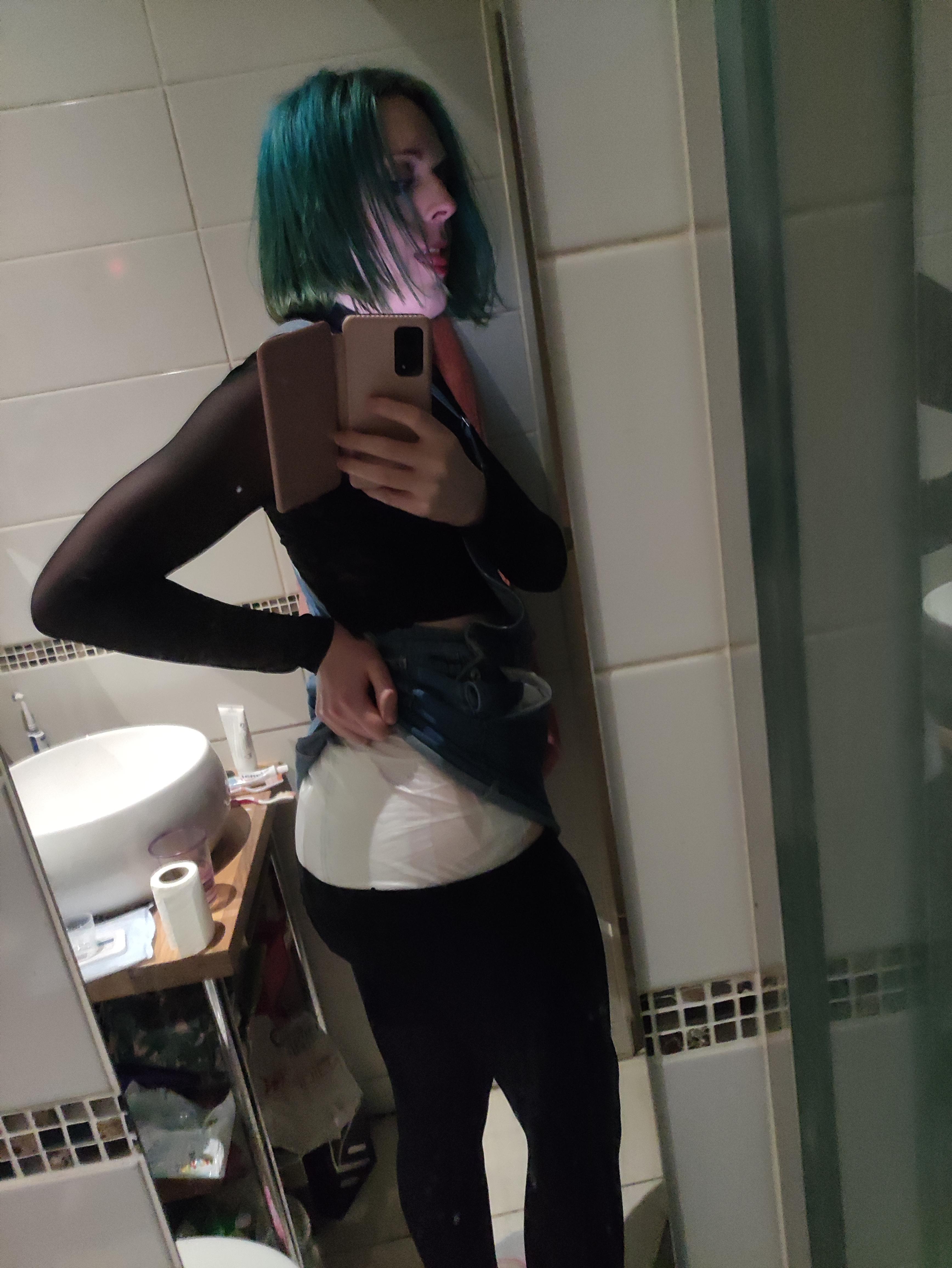 Hihi, what's under my tights ? | Scrolller