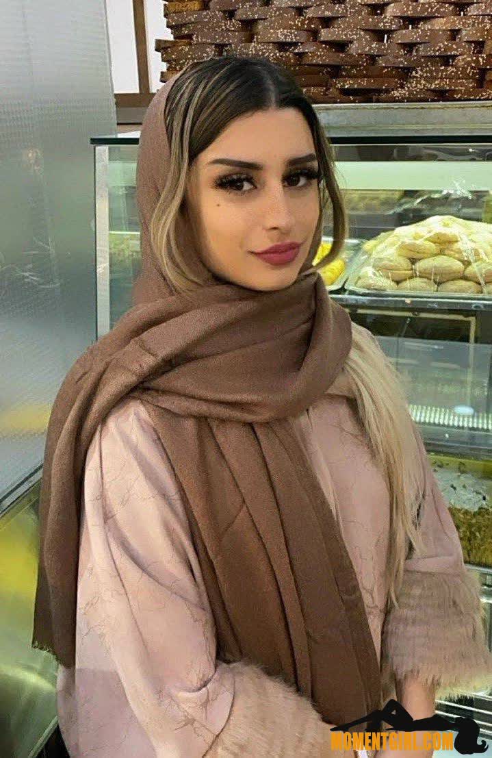 Hijabi babe Checkout comments - same GIRLS from Arab_teens online on momentgirl.com | Scrolller