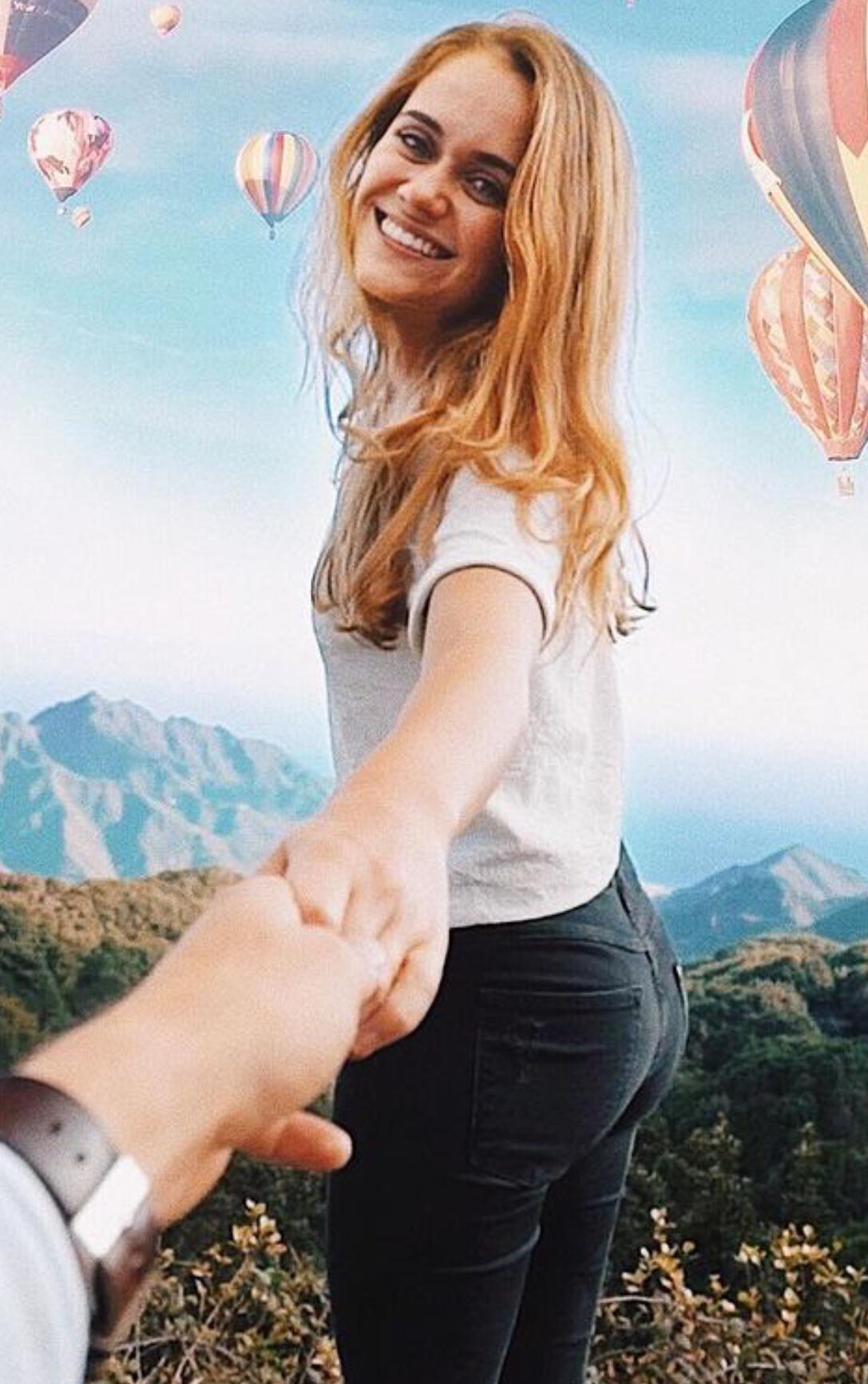 Hintern in Jeans | Scrolller