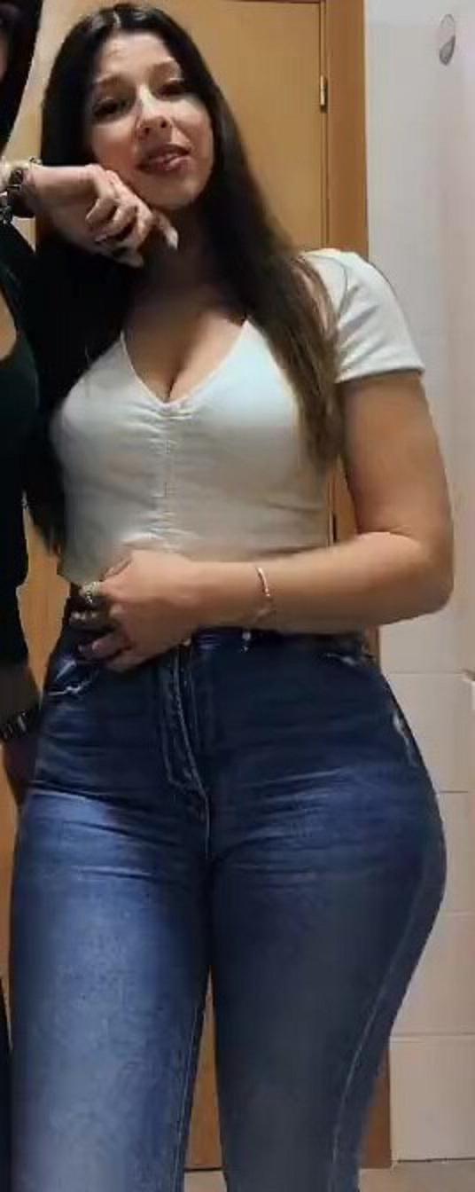 Hip queen... | Scrolller