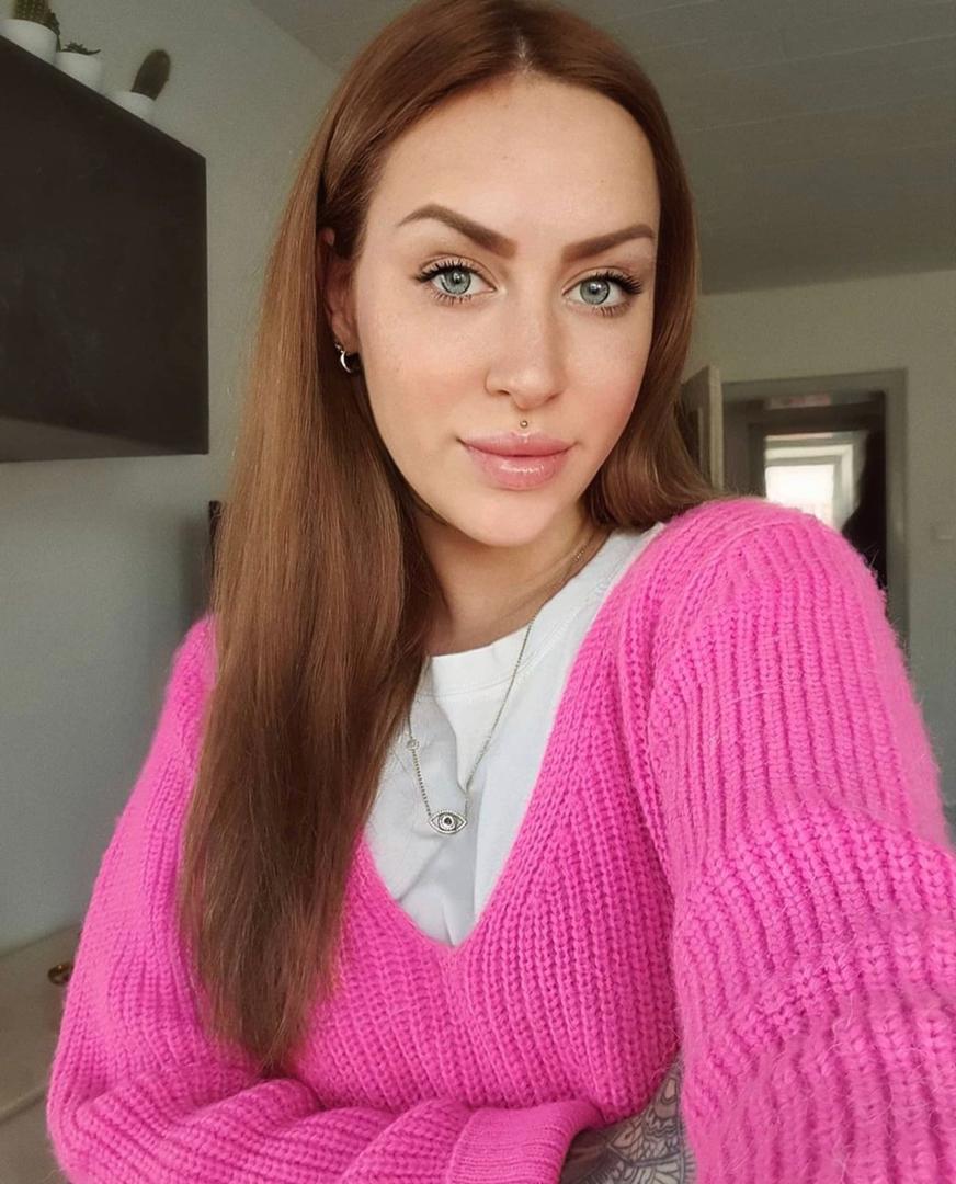 Hit me up on if you're interest in been a slave sissy , sub and been dominant by me kik ...