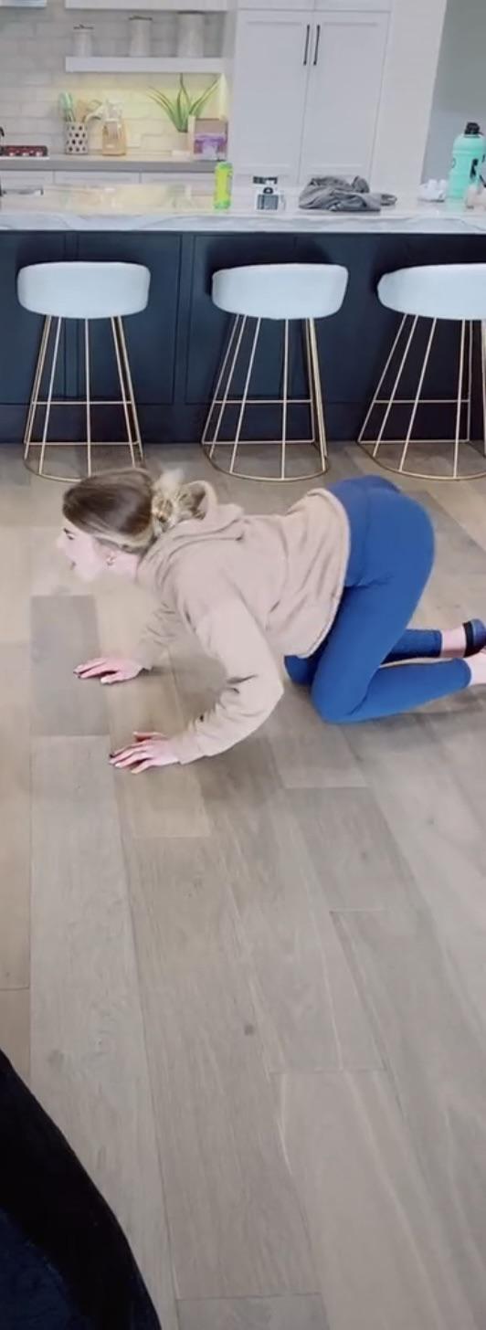 Hitting her from the back would be 👌🏻 | Scrolller