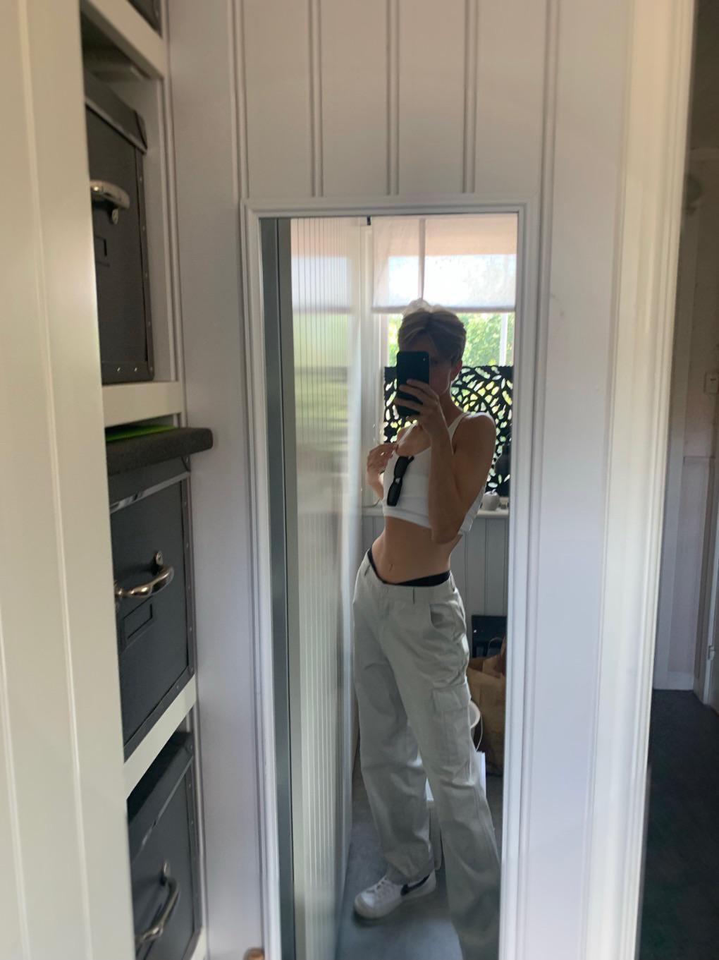 hmu guys :) | Scrolller