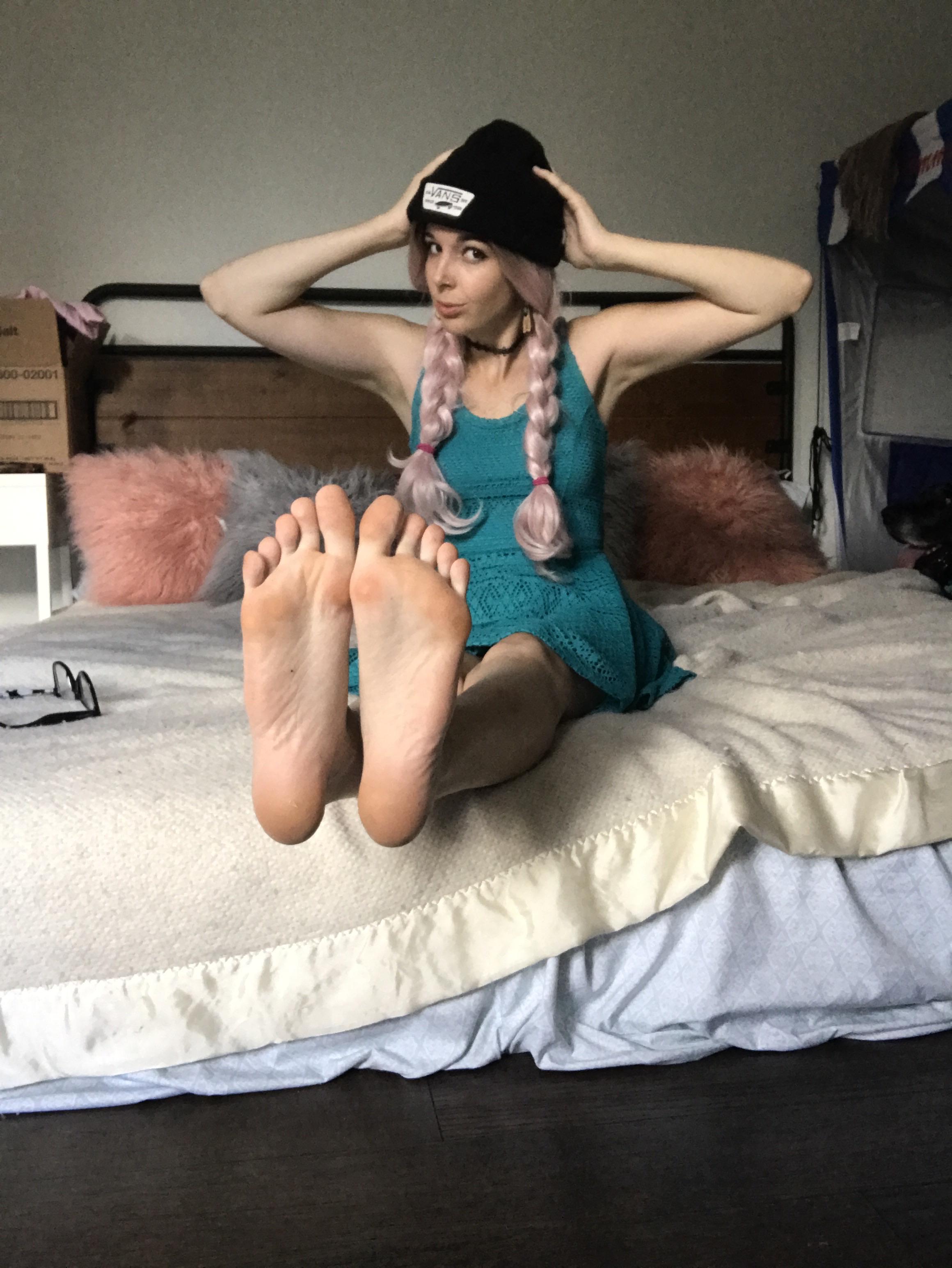 Hold your head on straight | Scrolller