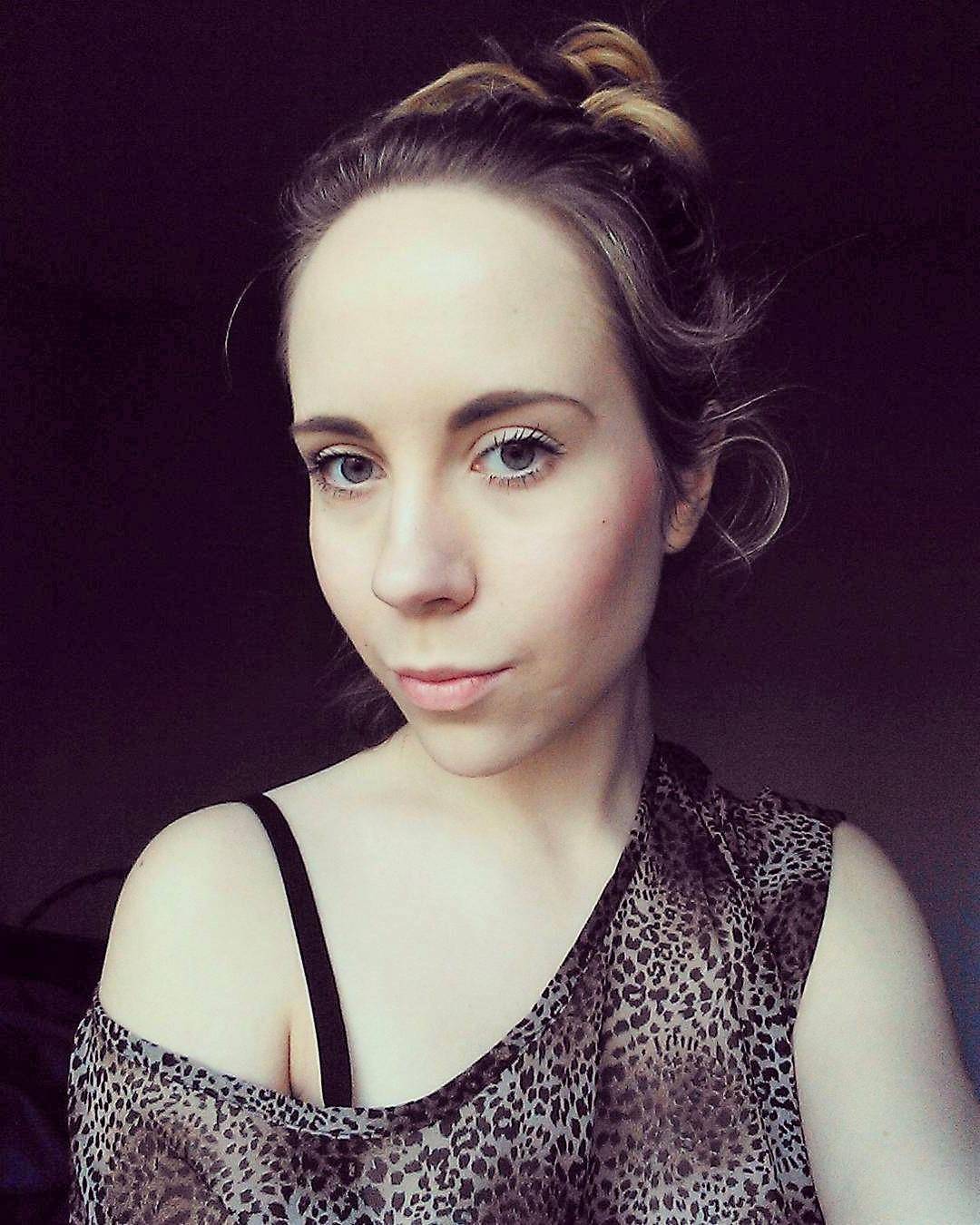 Home alone [F26] | Scrolller