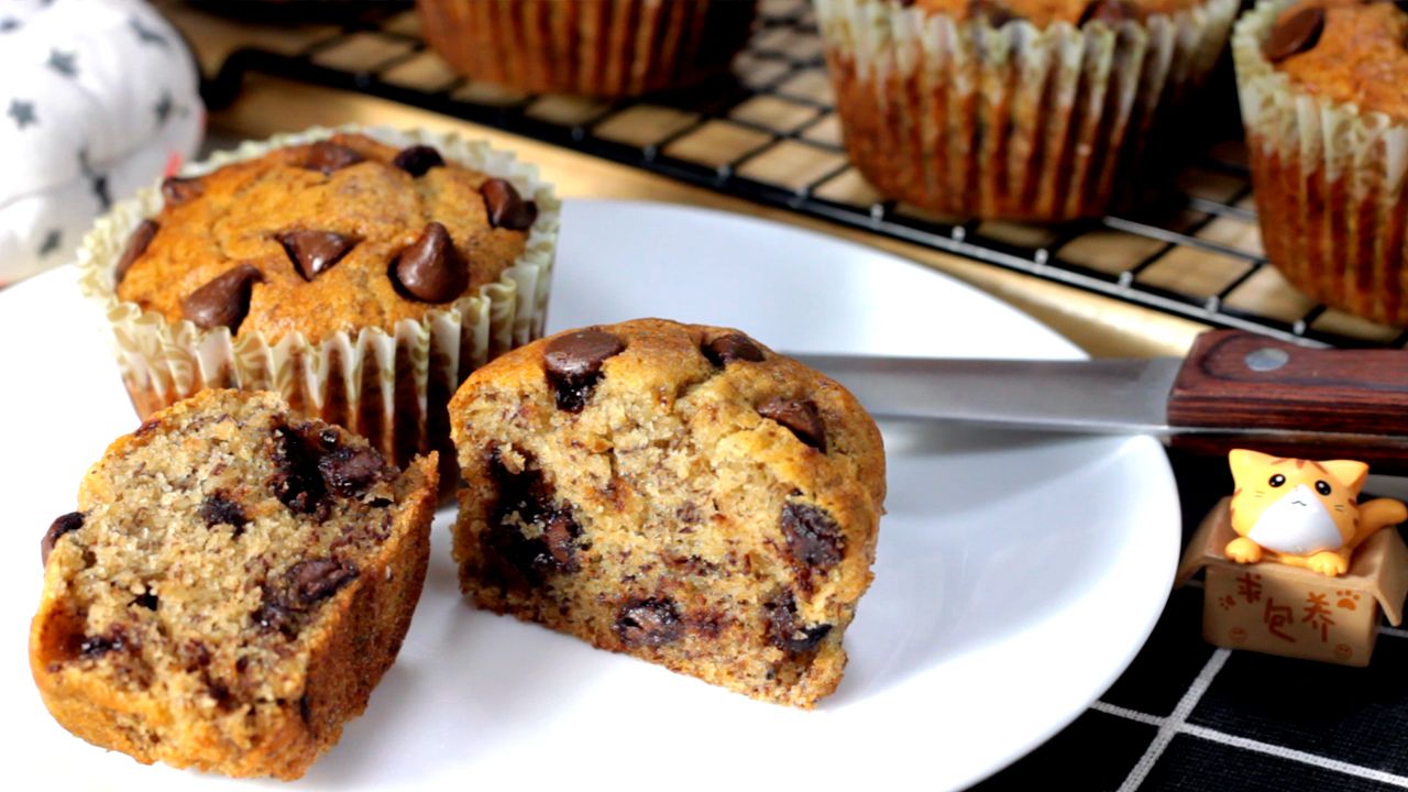 homebaked Banana Chocolate chips muffins | Scrolller