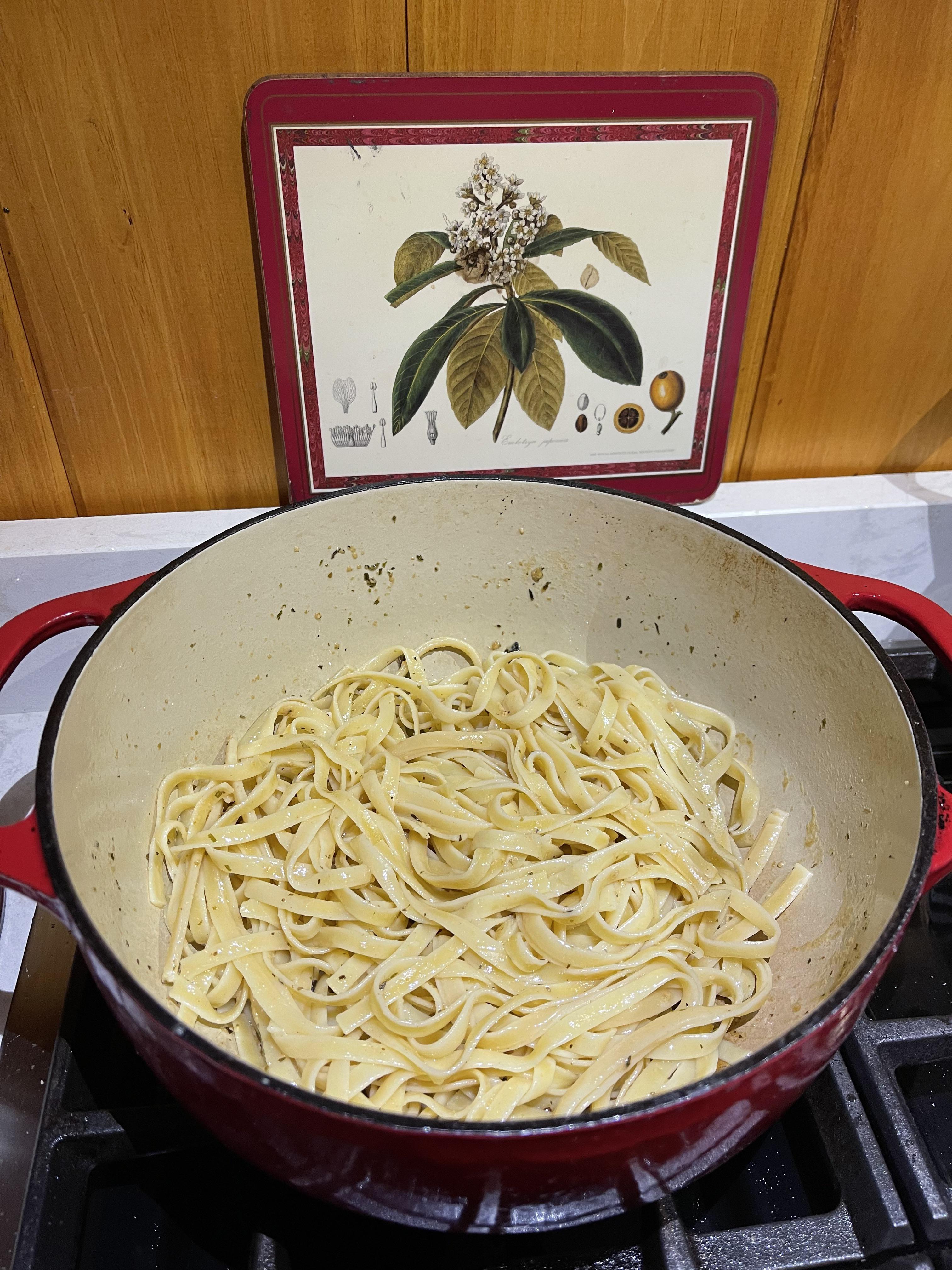 [Homemade] lemon-wine-garlic fettuccine (+spices) | Scrolller