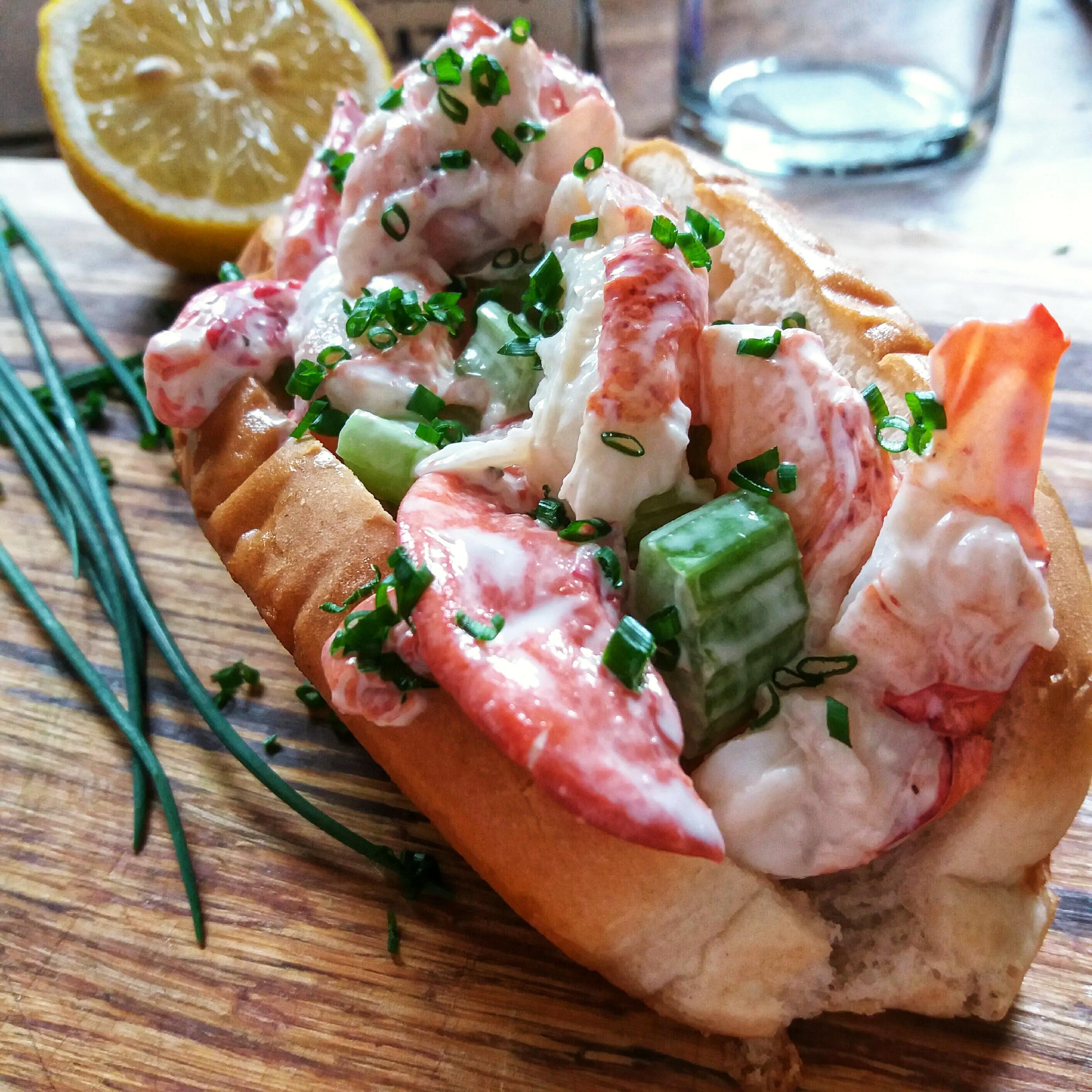 [Homemade] New England Lobster Roll | Scrolller