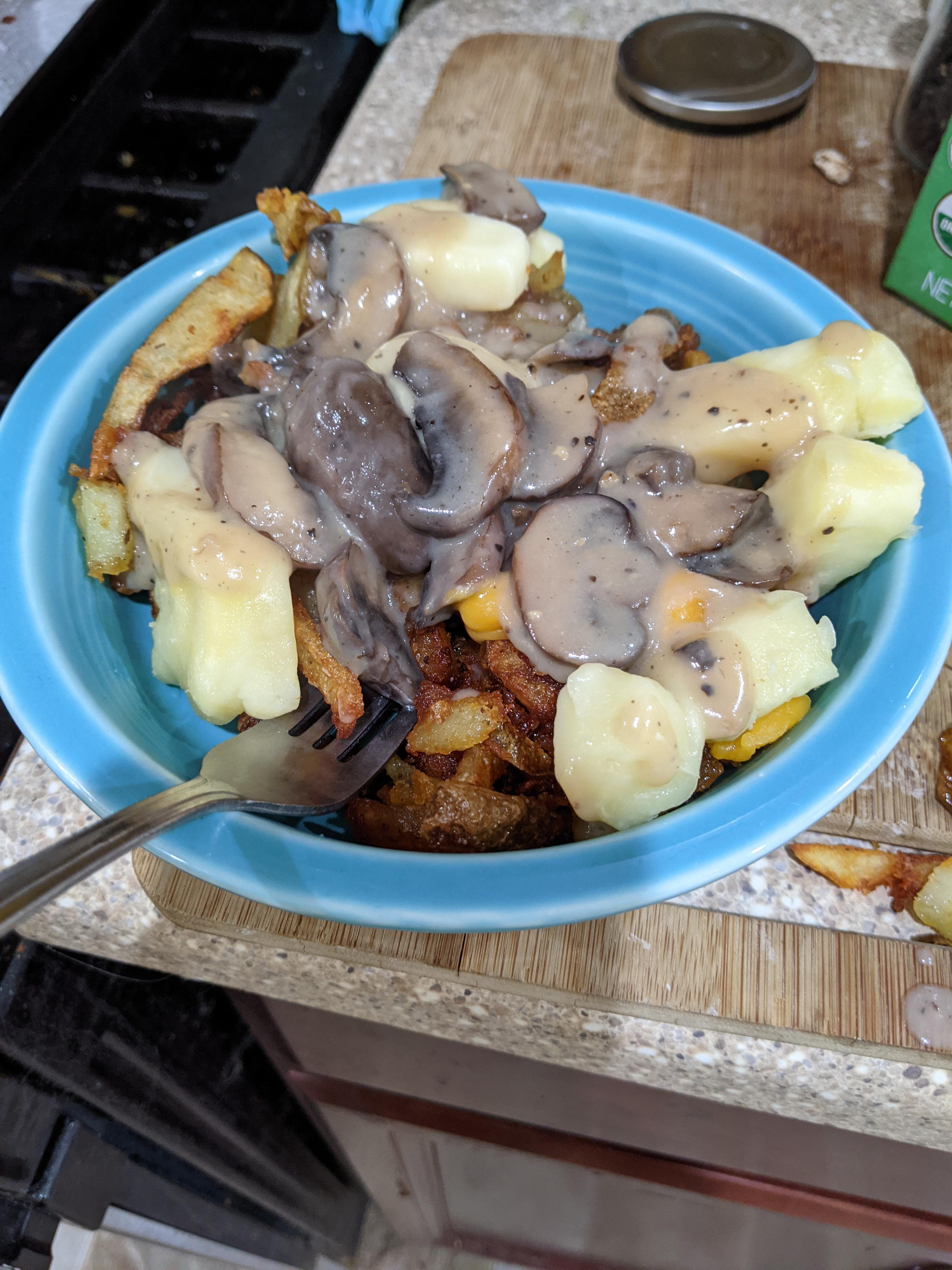 Homemade Poutine aux Champignons | Scrolller