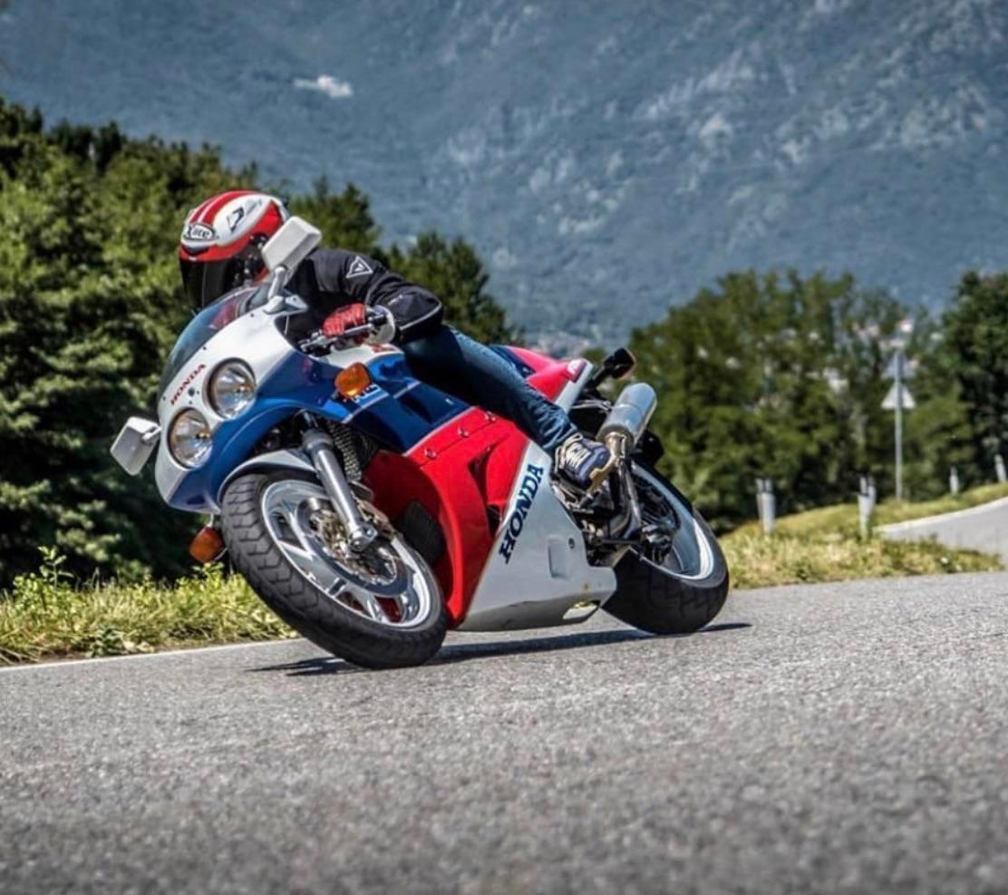 Honda RC30 | Scrolller