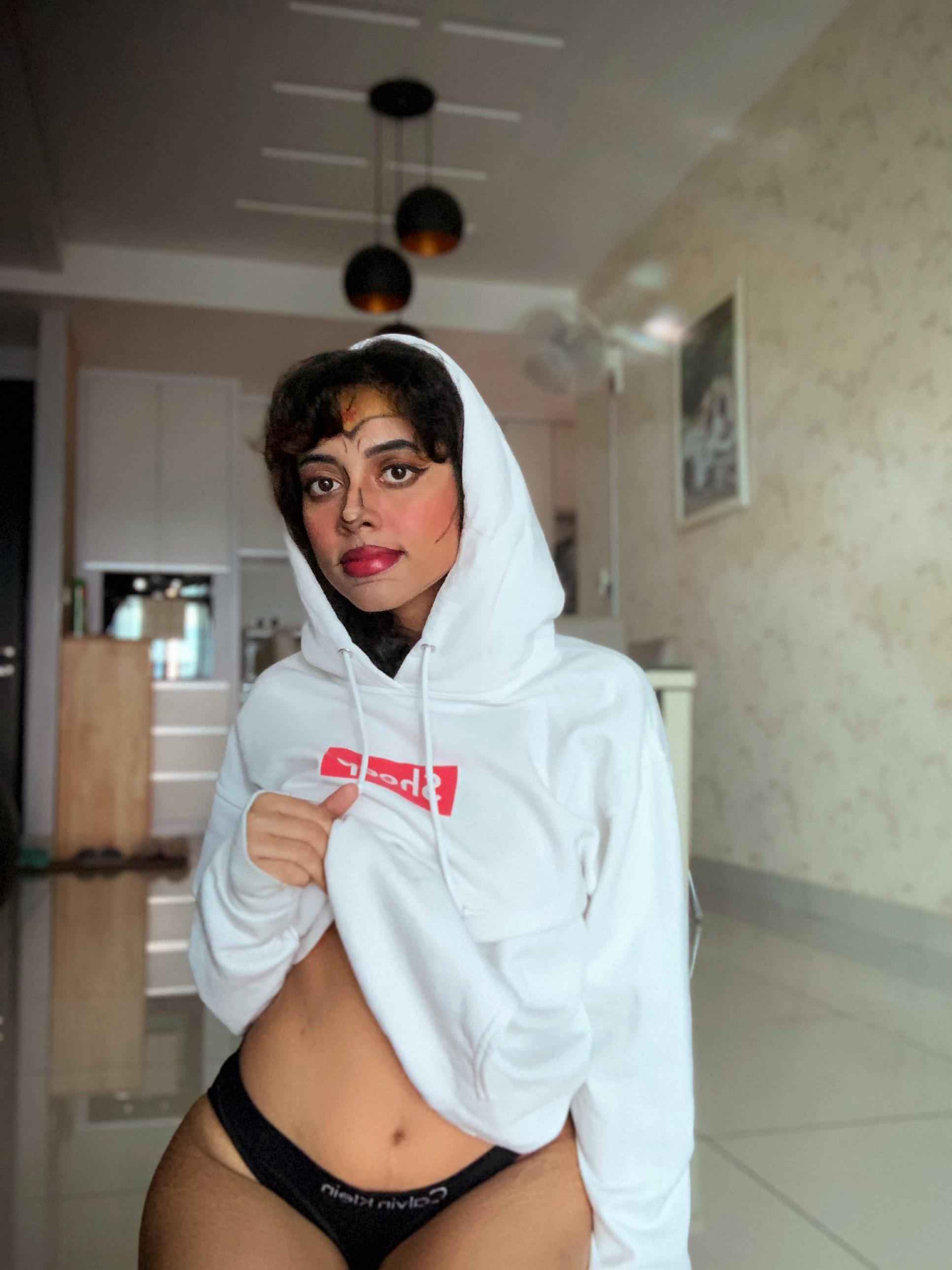 hoodie as hijab 🌚 | Scrolller