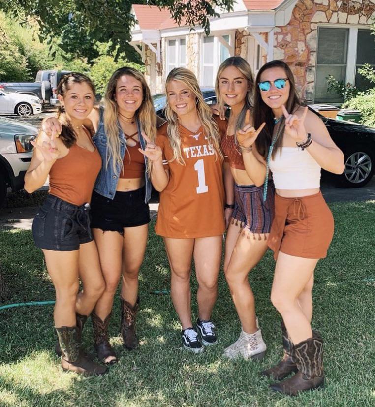 Hook ‘Em | Scrolller