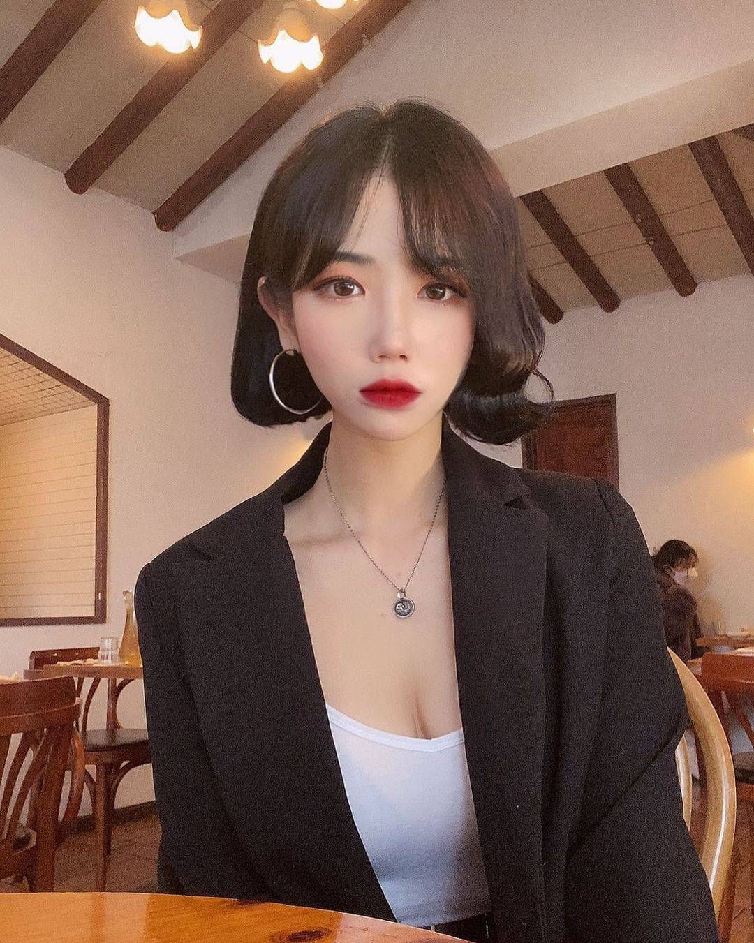 Hoop earrings | Scrolller