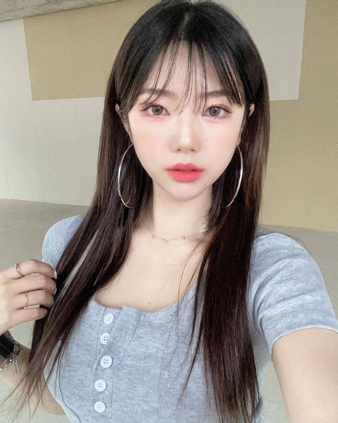 Hoop earrings | Scrolller