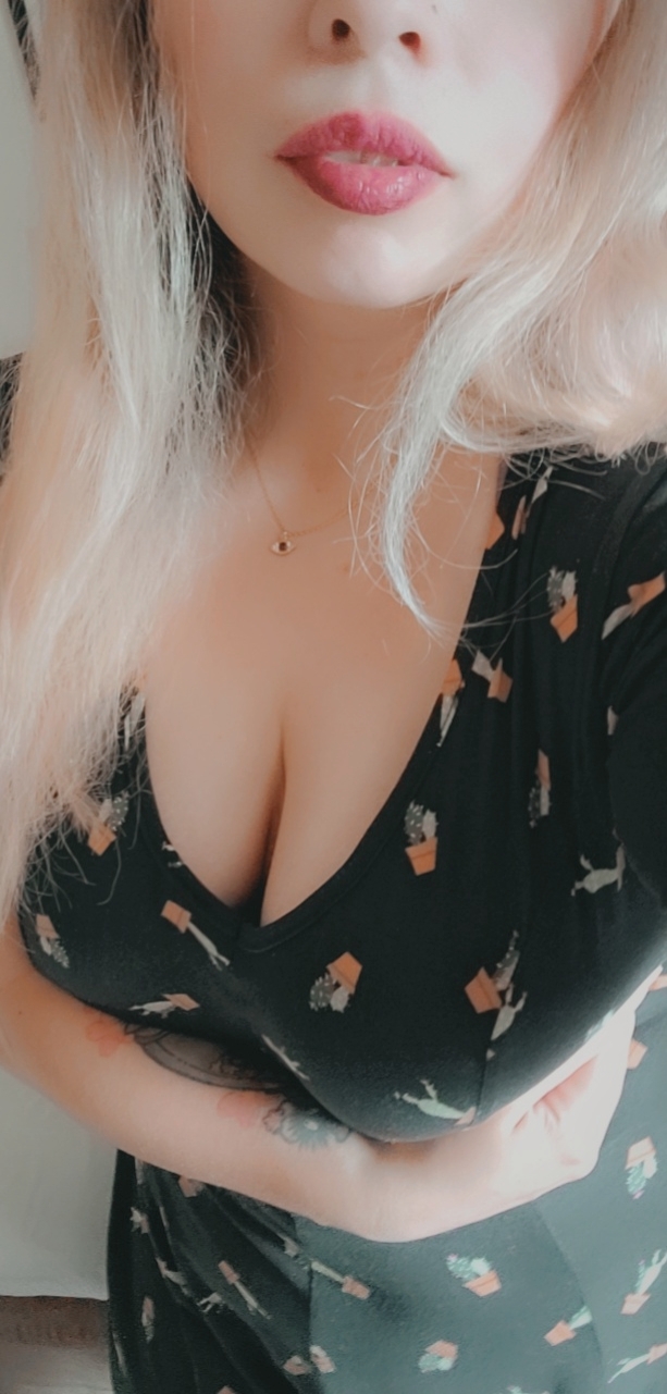 Cute dress, check, ladies looking fabulous, check. | Scrolller