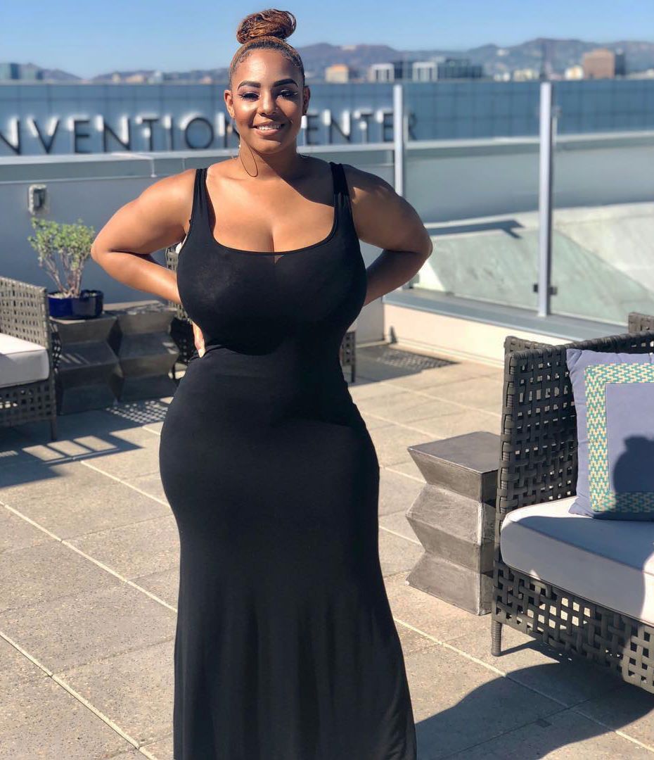 Hot Curves | Scrolller