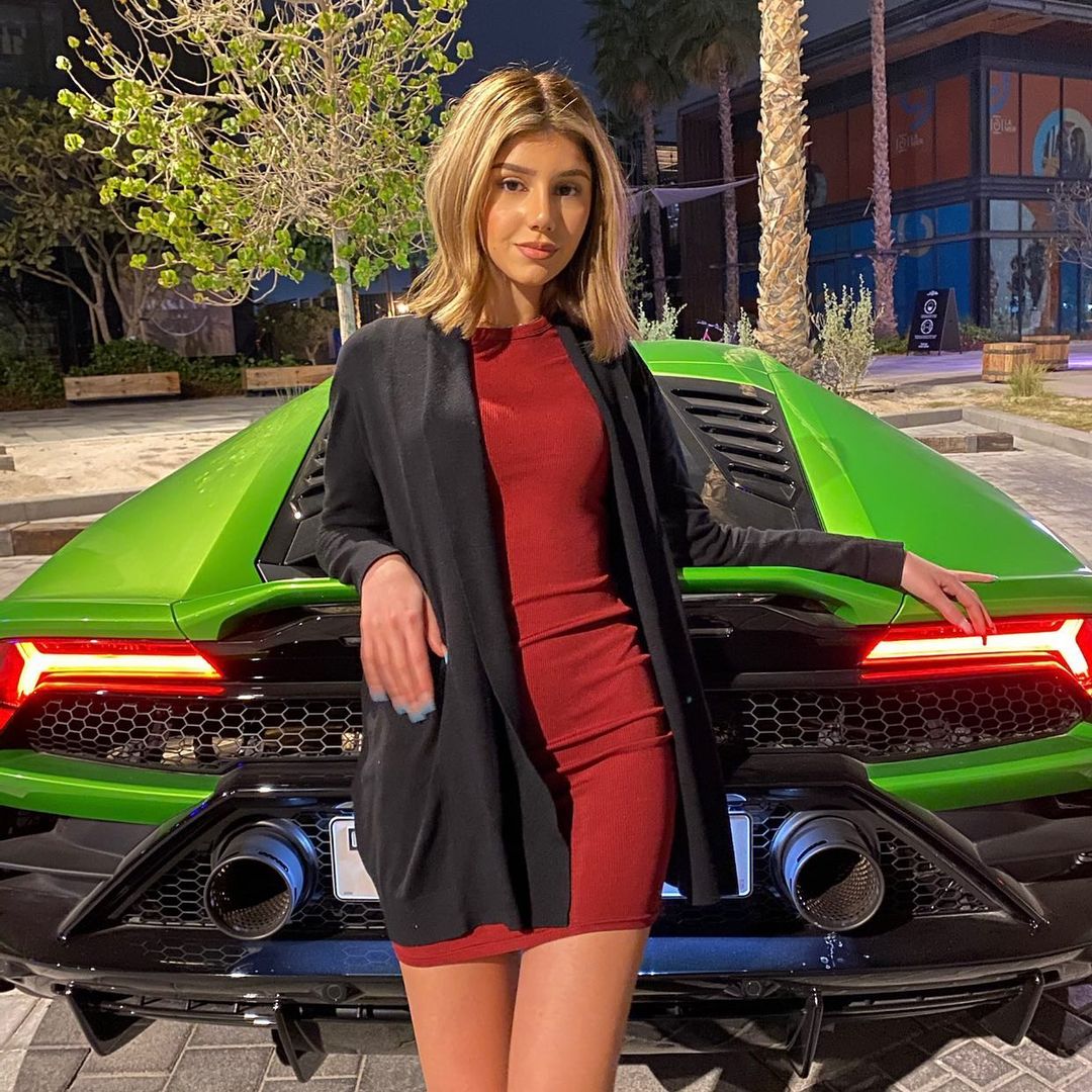 hottie!! | Scrolller