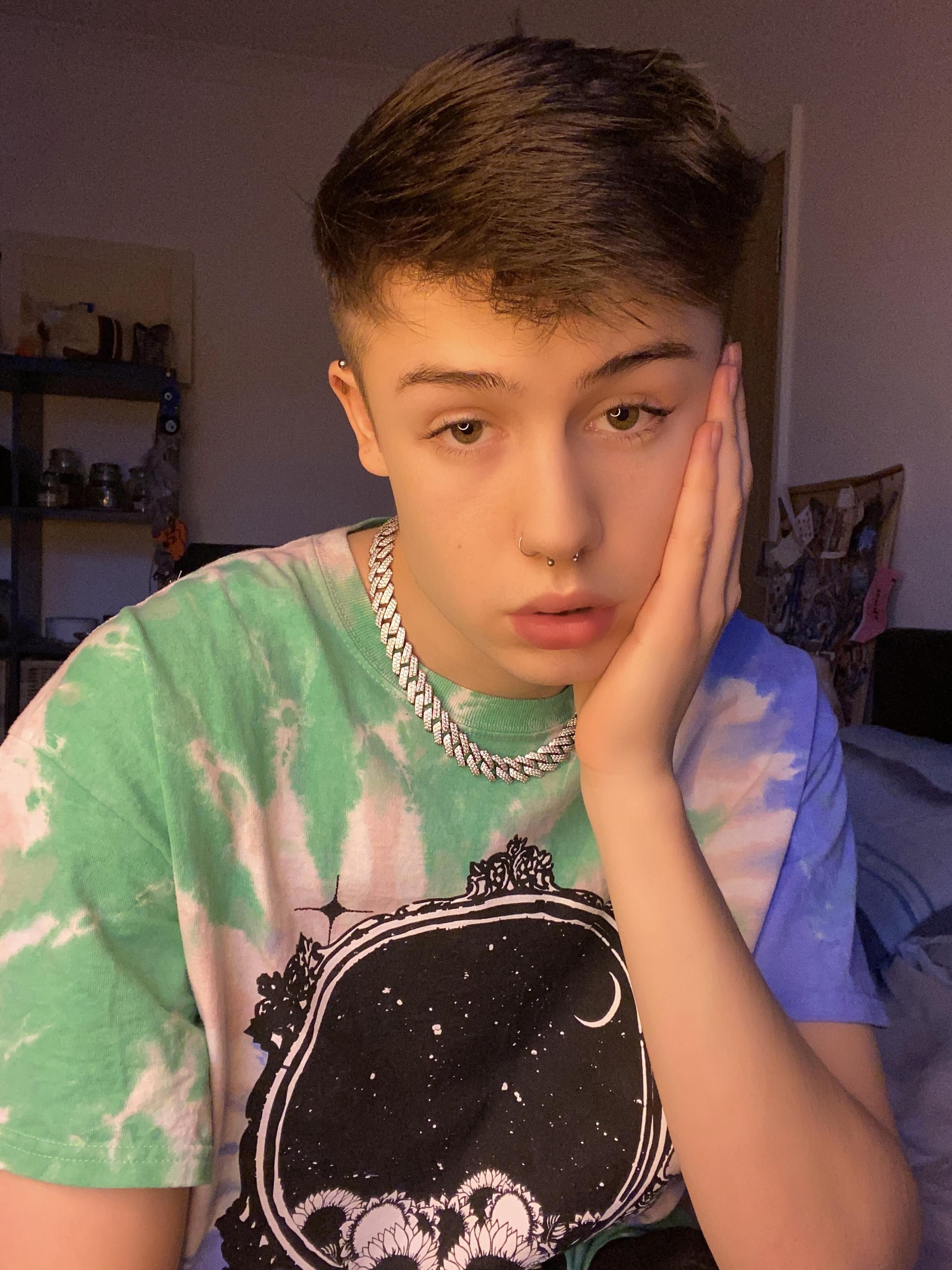 How are you? Really💚 | Scrolller