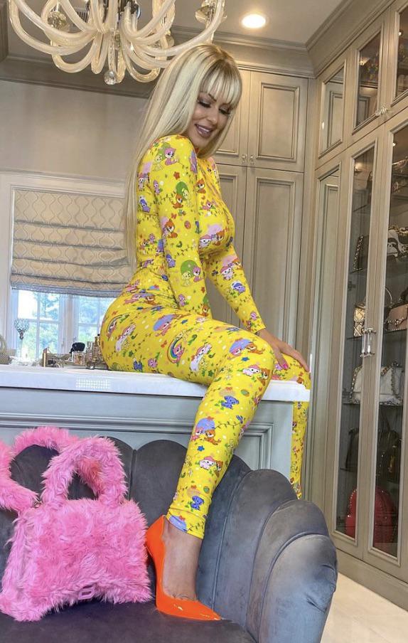 Form fitting | Scrolller