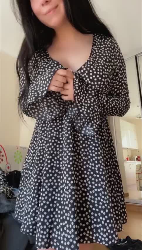 How you like my dress? | Scrolller