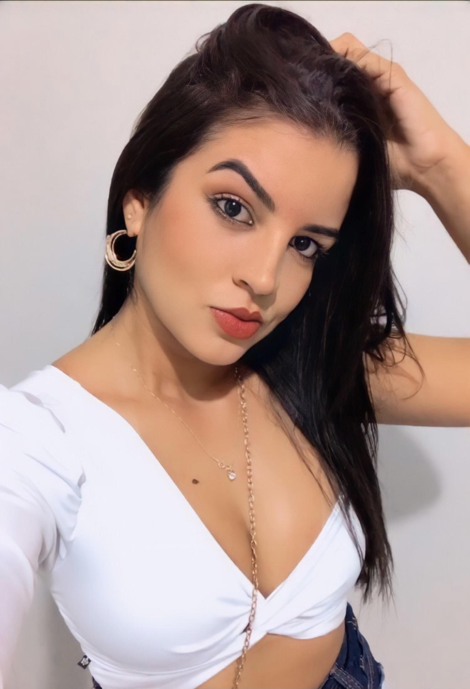 how hot am I?🙄[20F] | Scrolller