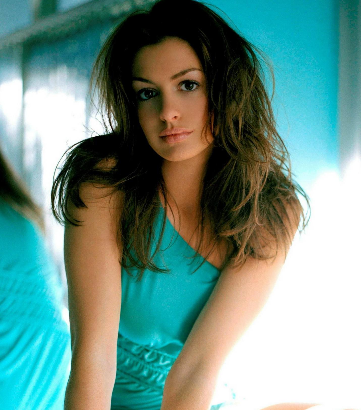 How Roughly Would You Facefuck Anne Hathaway Scrolller
