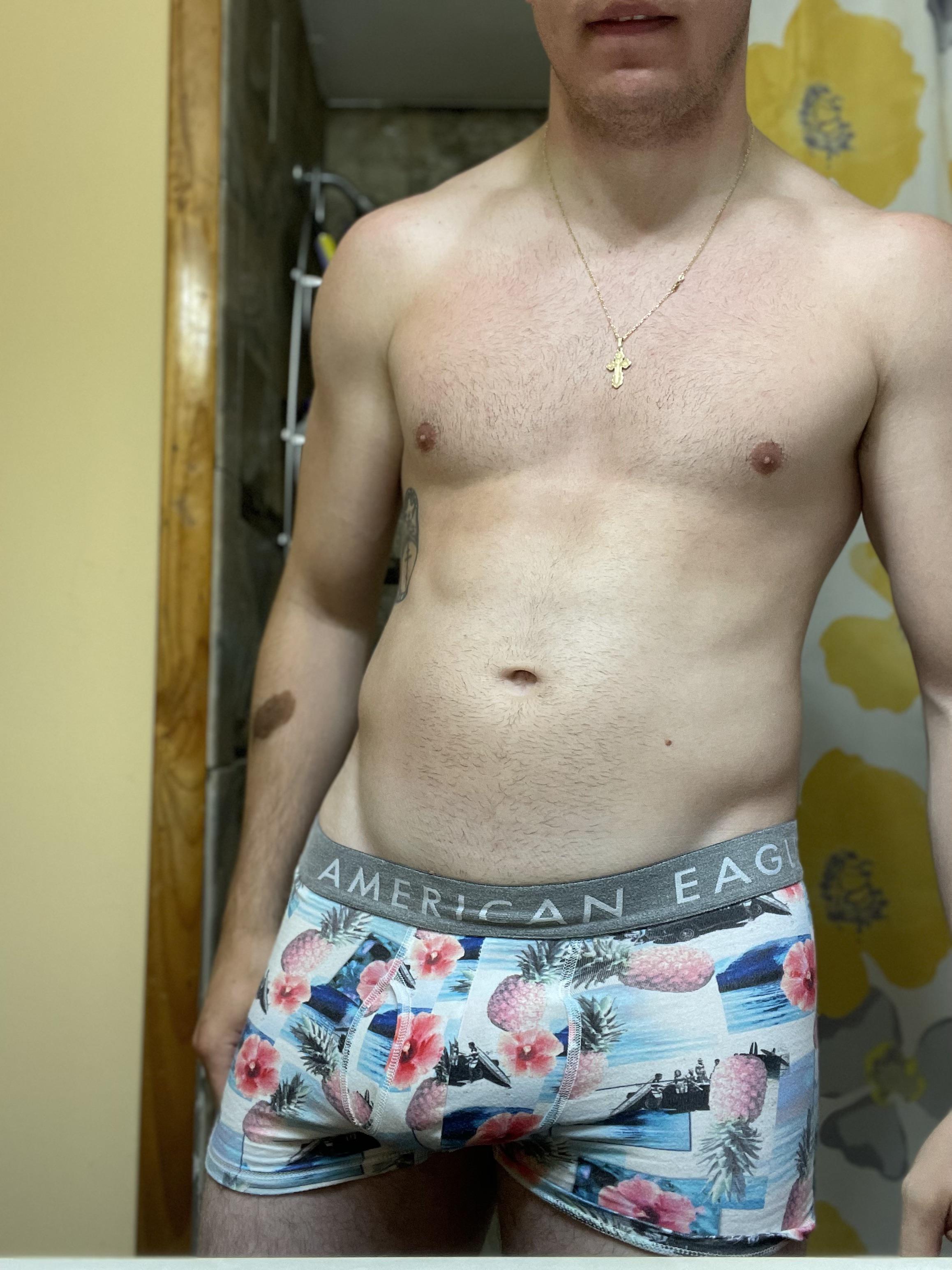 How’s my post gym bulge? | Scrolller