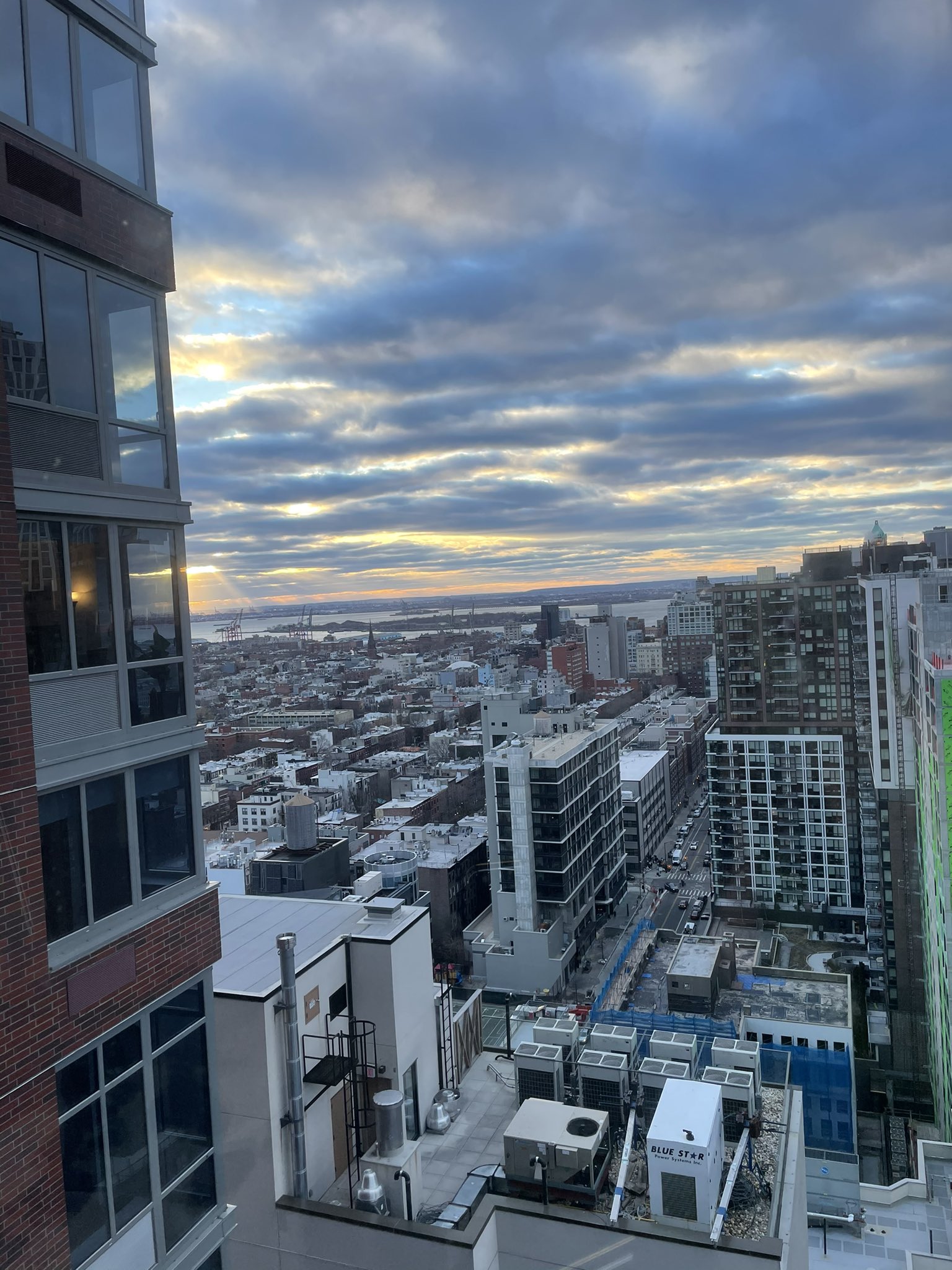 How the hell does she afford to live here with barista and d-list model money?? | Scrolller