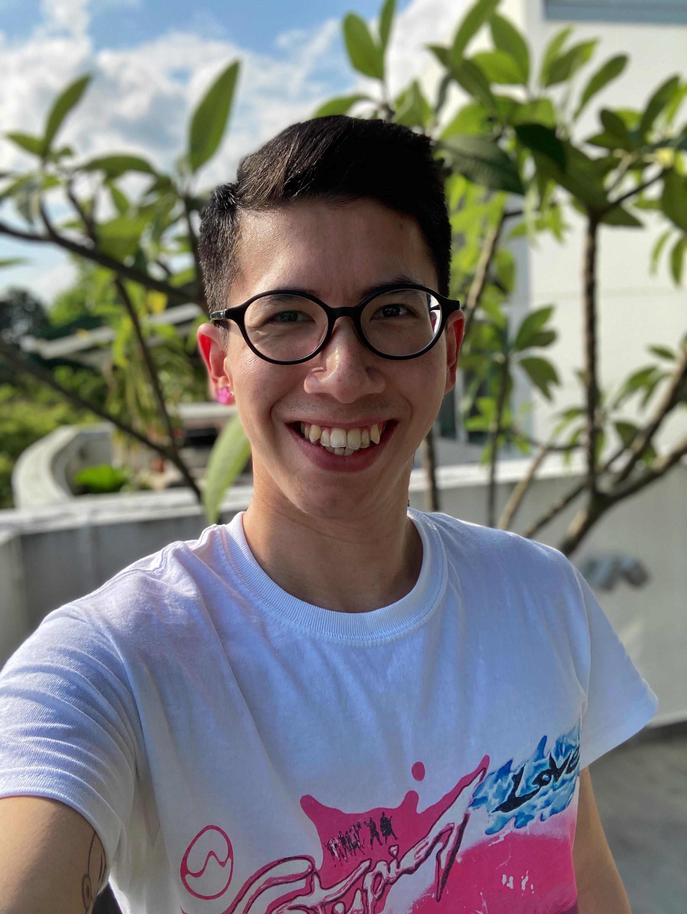 Howdy from Singapore! | Scrolller